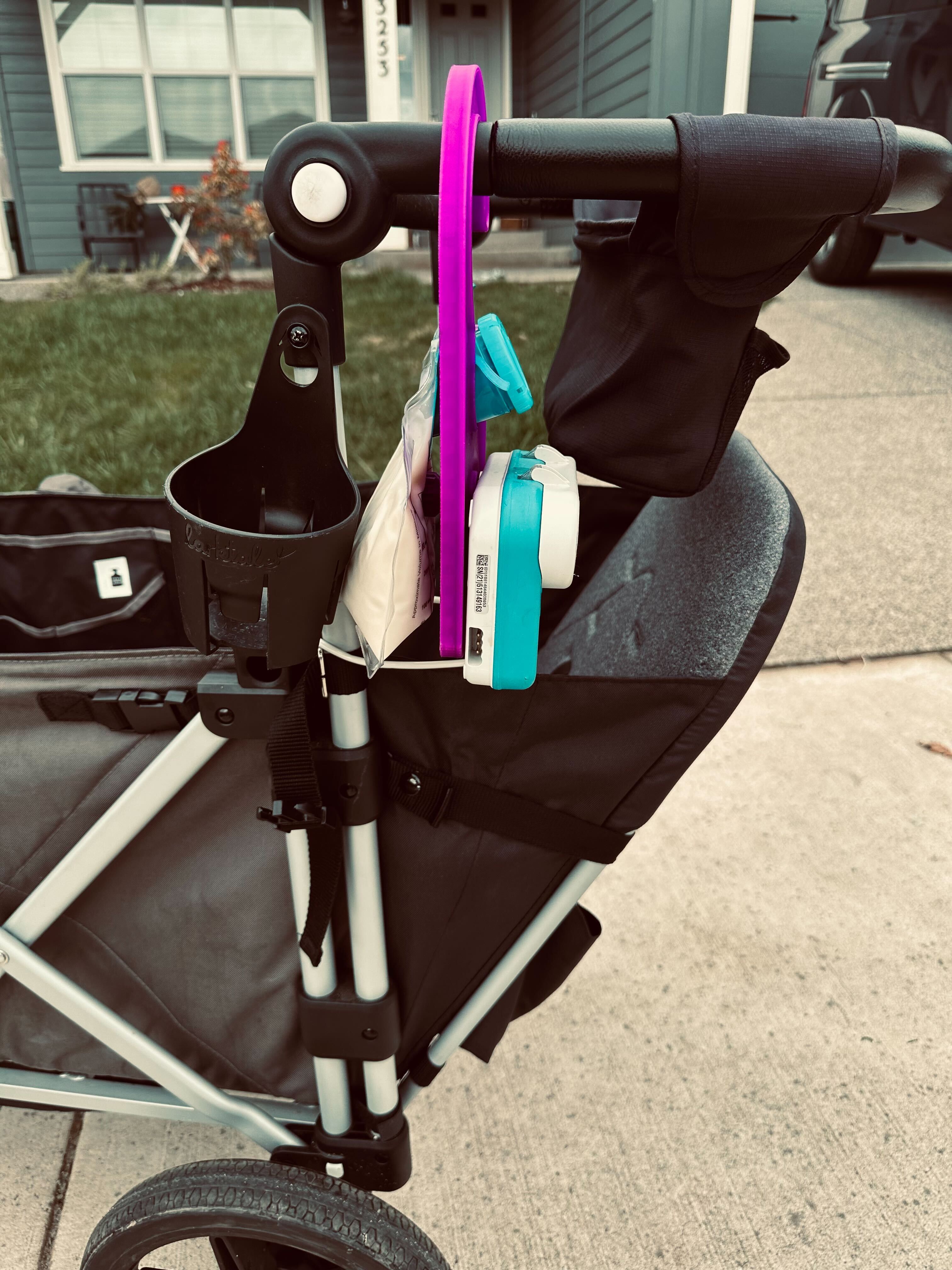Portable Infinity Pump Holder by Commodore Pickle | Download free STL ...