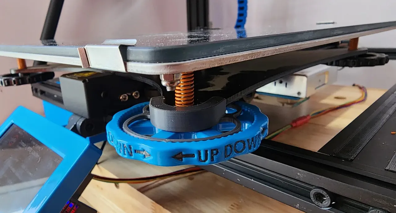 Creality CR10 - Locking Bed Level Knobs by AJCam44 | Download free STL ...