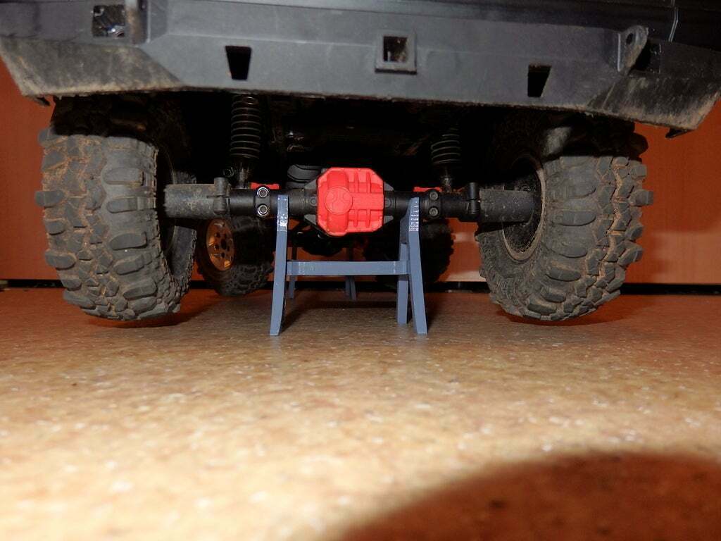 car stand for Axial SCX-10 II by Doblist | Download free STL model ...