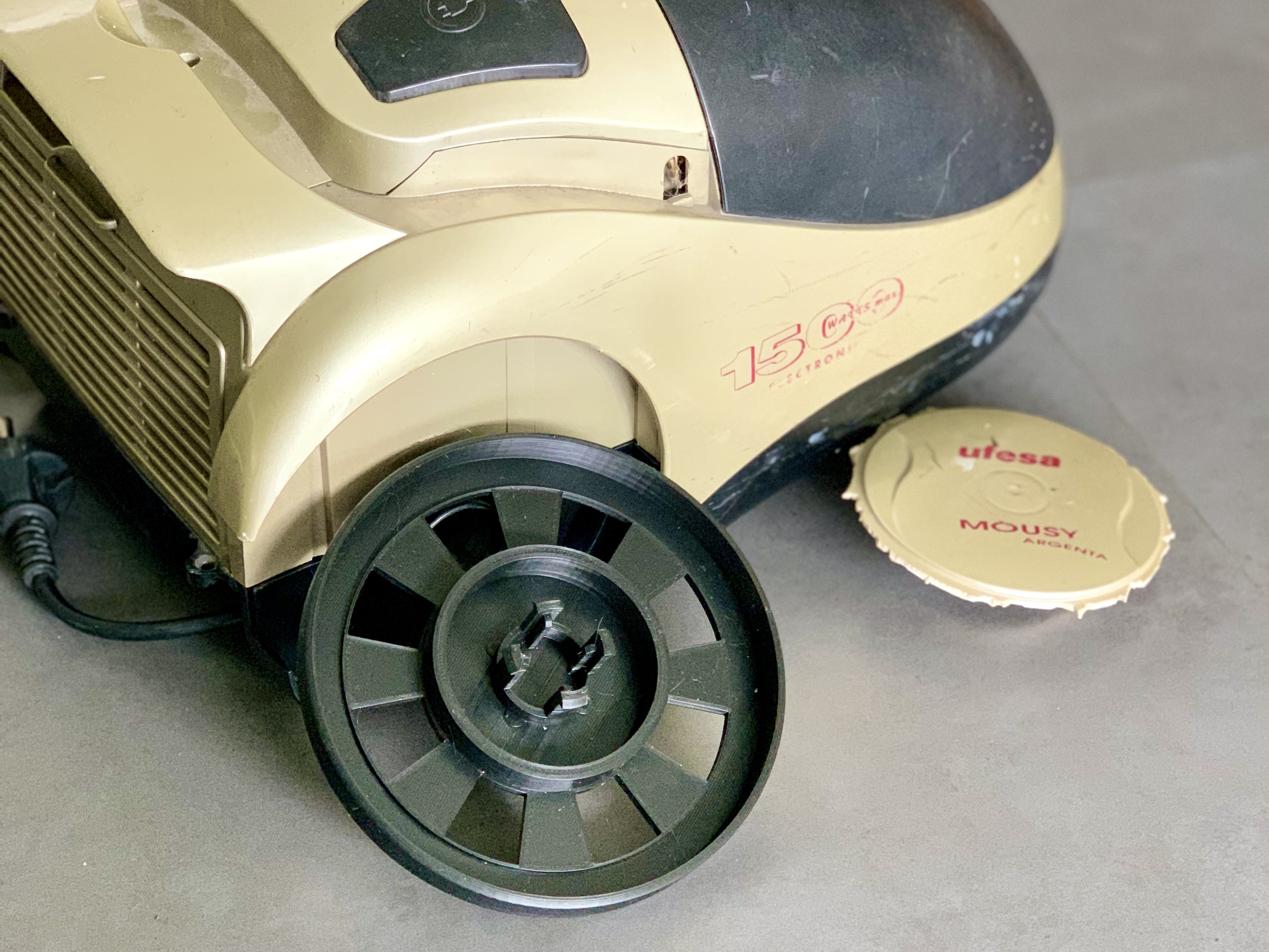 Wheel for Ufesa Mousy Argenta 1500W by Tr3Mix3D | Download free STL ...