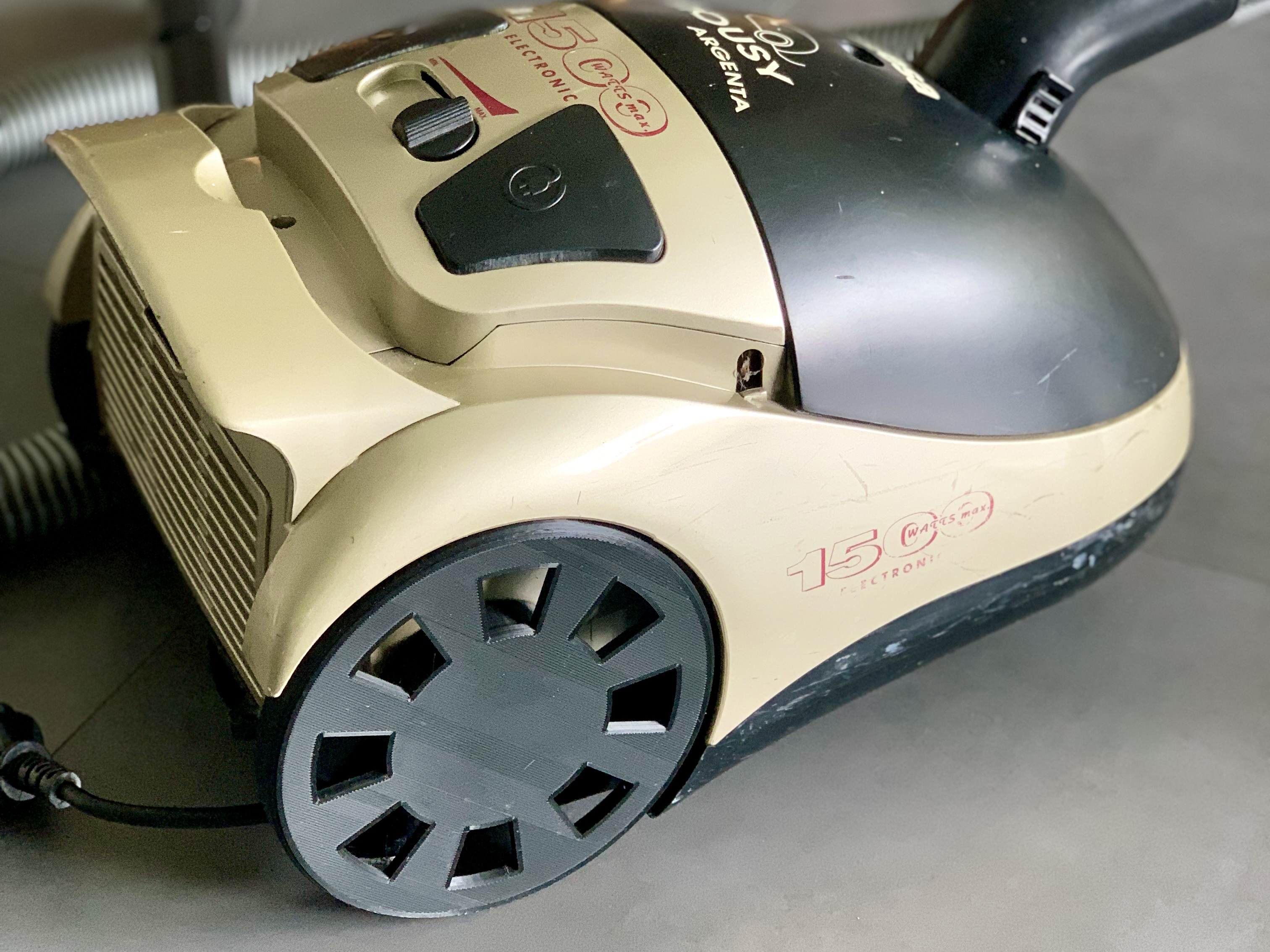 Wheel for Ufesa Mousy Argenta 1500W by Tr3Mix3D | Download free STL ...