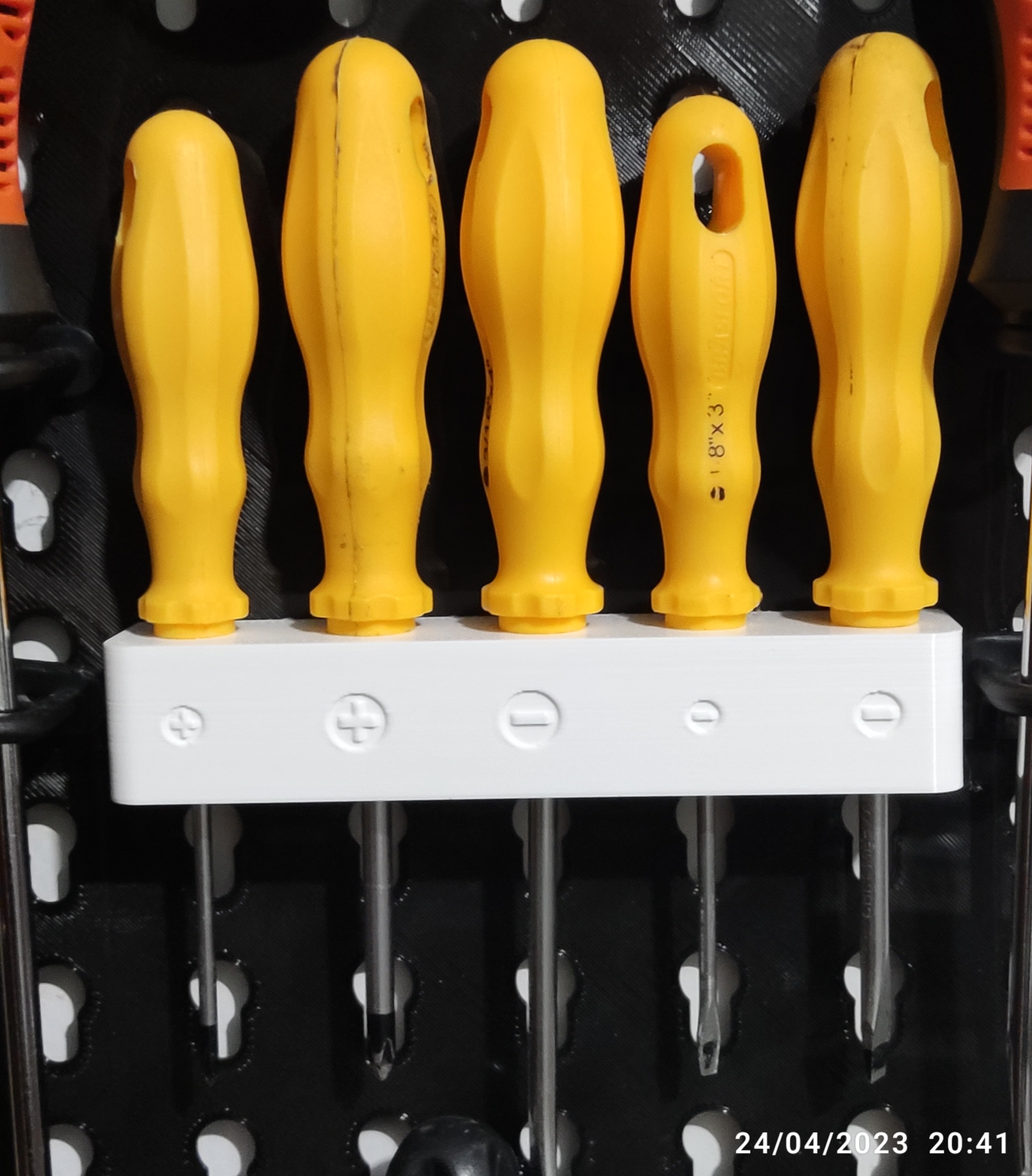 Screwdriver holder (pegboard version) by Fábio Gil | Download free STL model | Printables.com