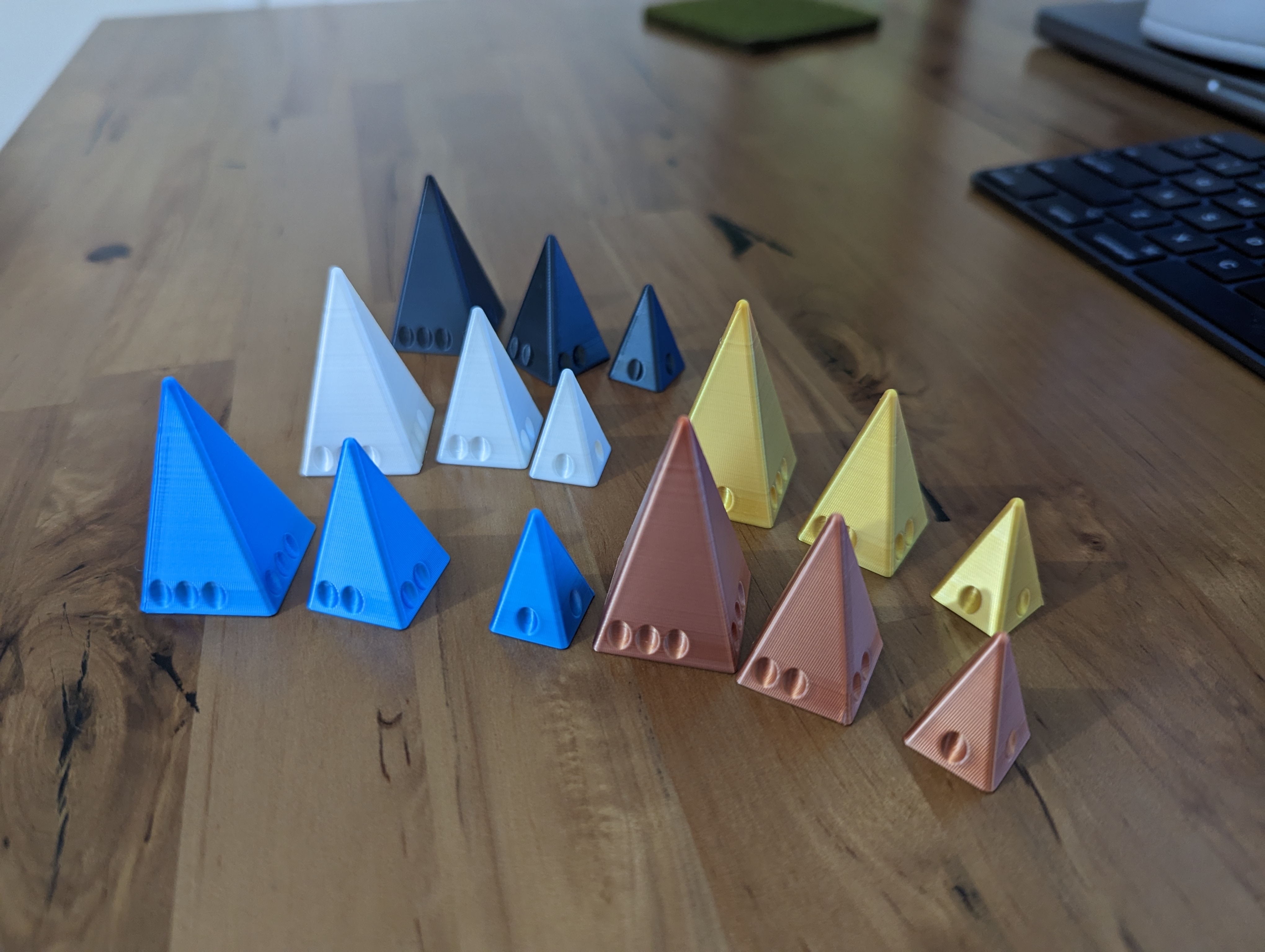 Looney Pyramids with Pips by hellgiver | Download free STL model ...