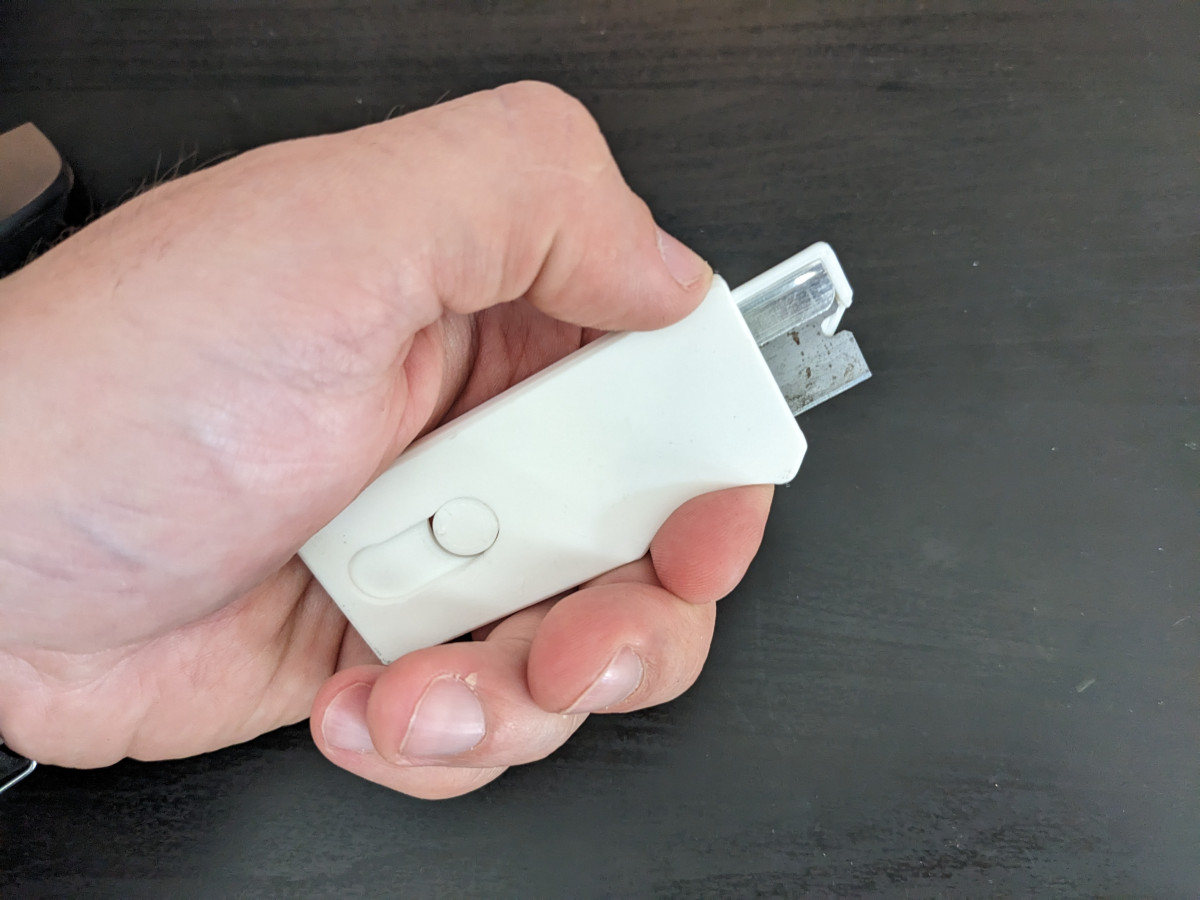 Retractable Single-Edge Razor Box-Cutter v2 by engineererrant ...