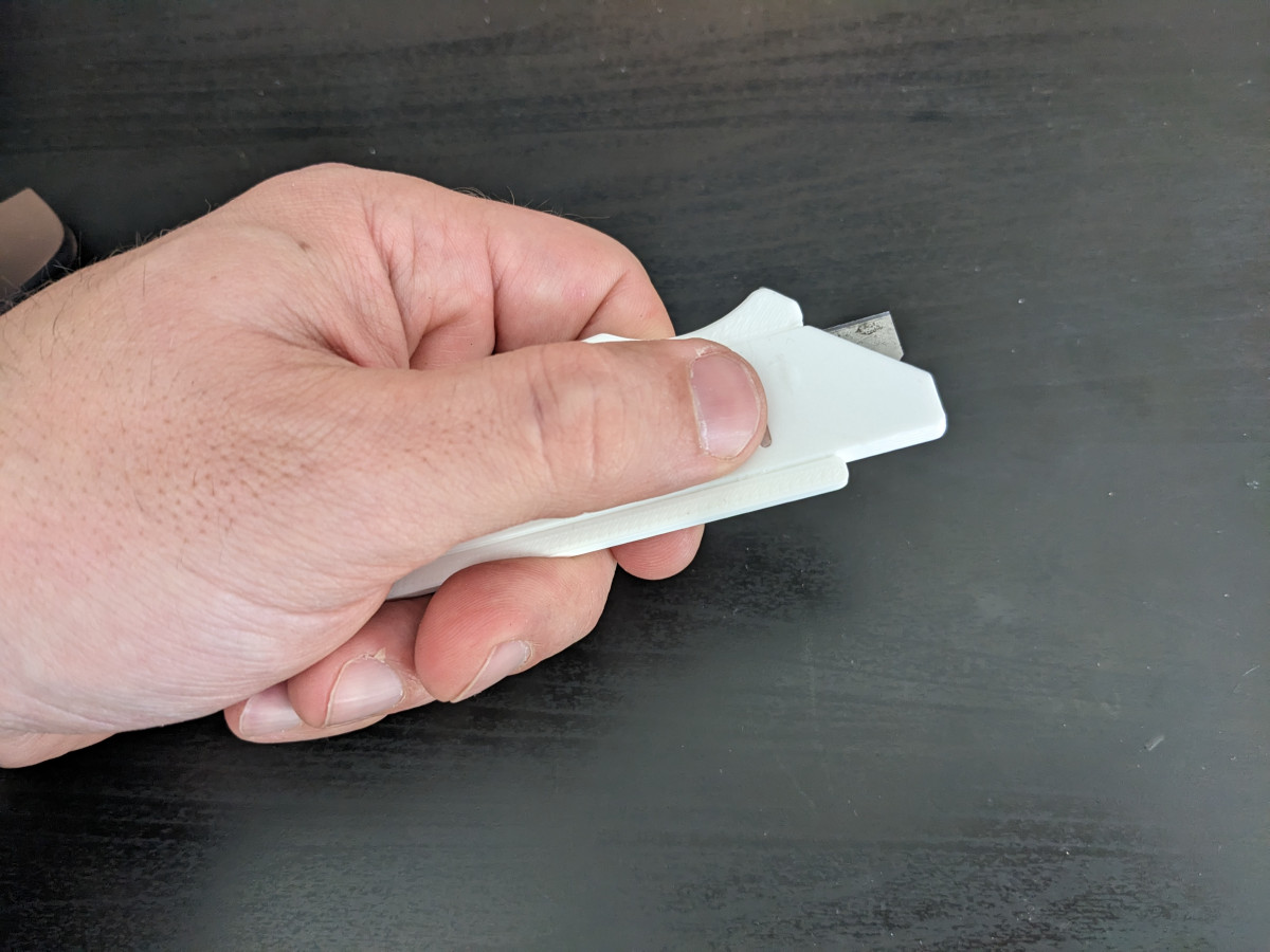 Retractable Single-Edge Razor Box-Cutter v2 by engineererrant ...