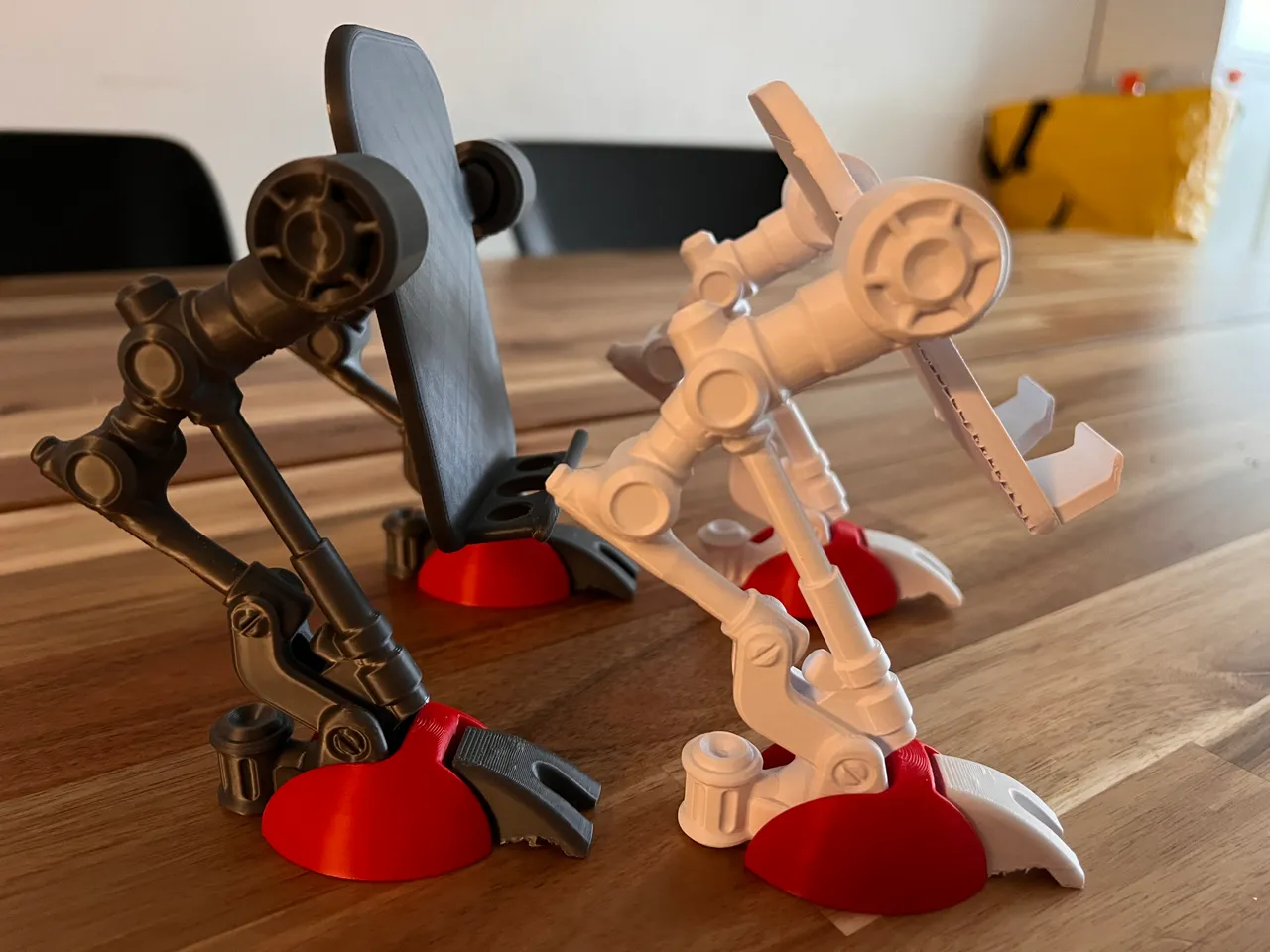 Robot Phone Stand for Magsafe by DutchWorkX3D | Download free STL model ...