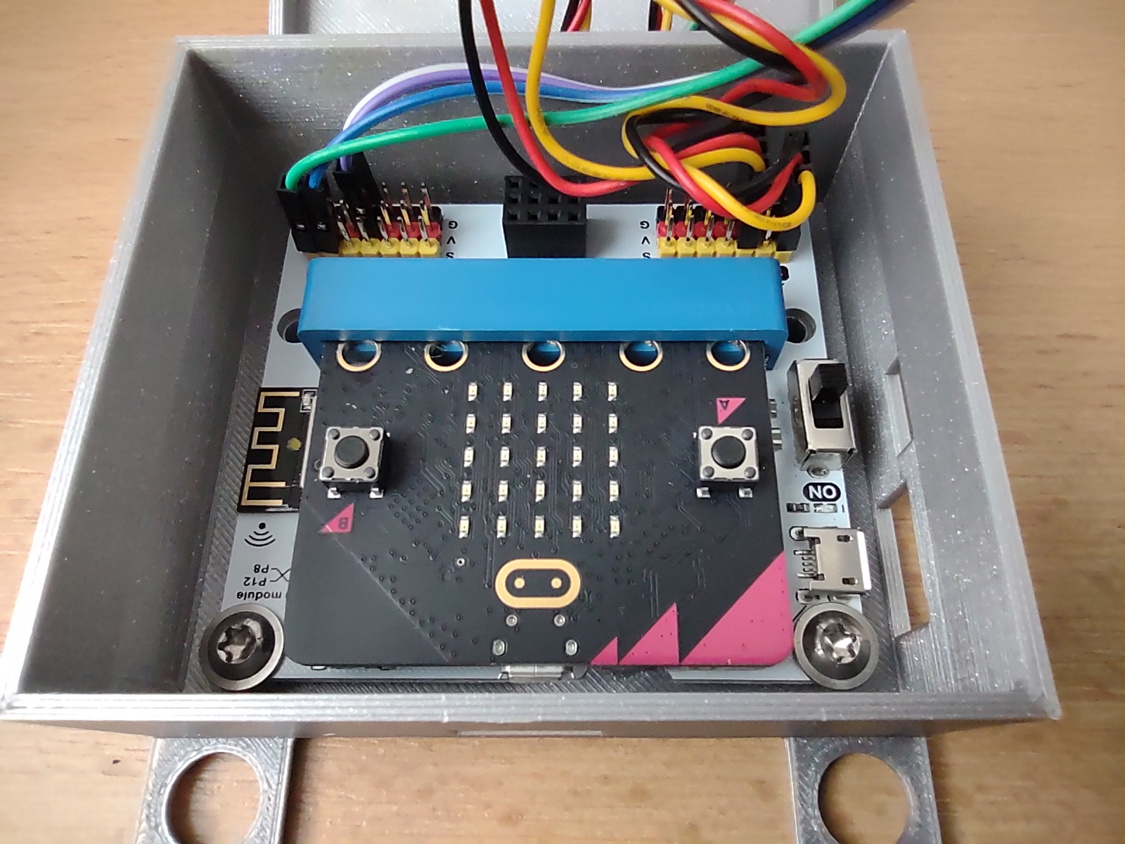 Krabička na IOT:BIT pro Micro:bit V2 by Jiří Hampeis | Download free ...