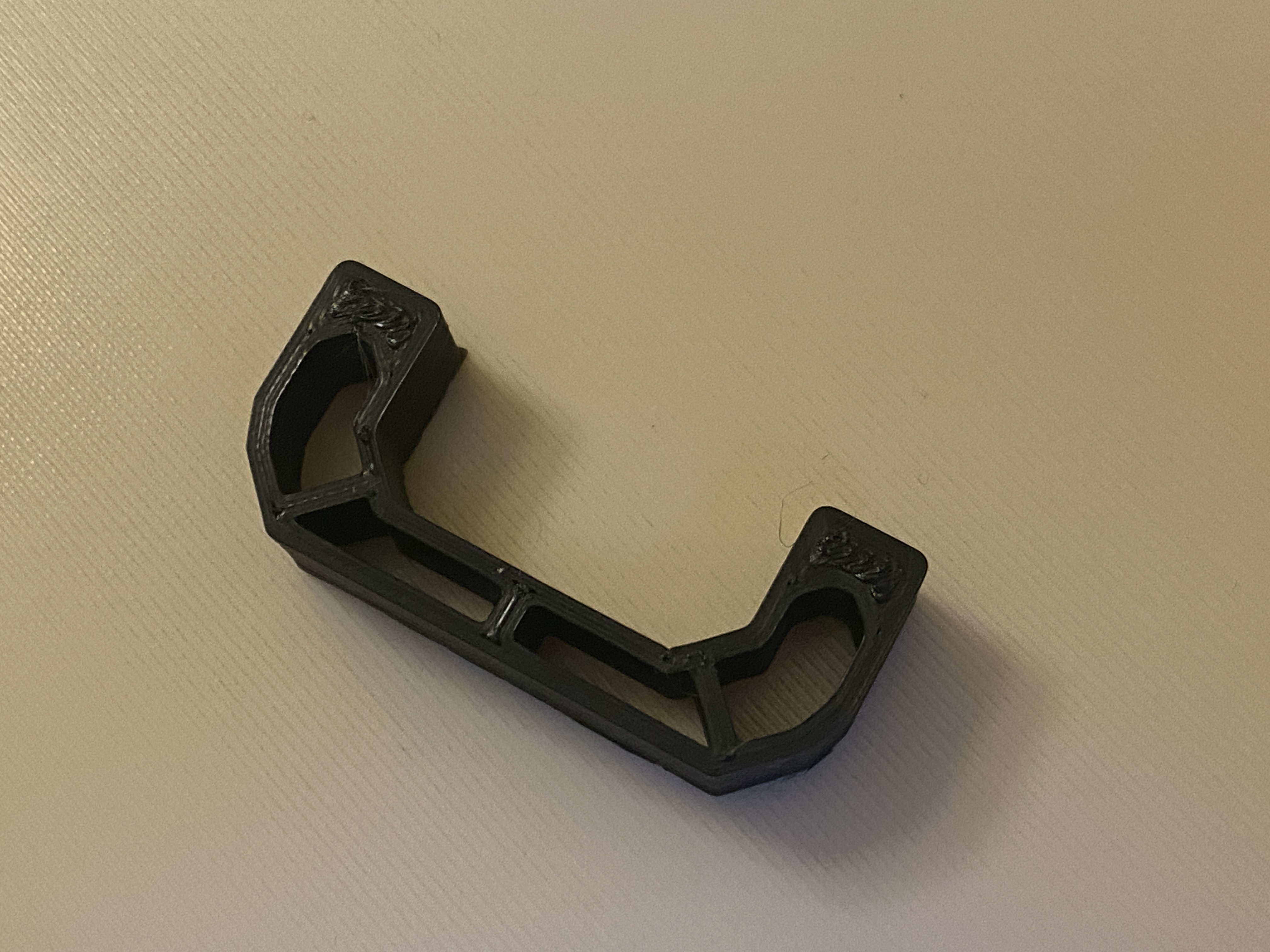 Magnetic Cable Management Clip by themasterofunlocking | Download free ...