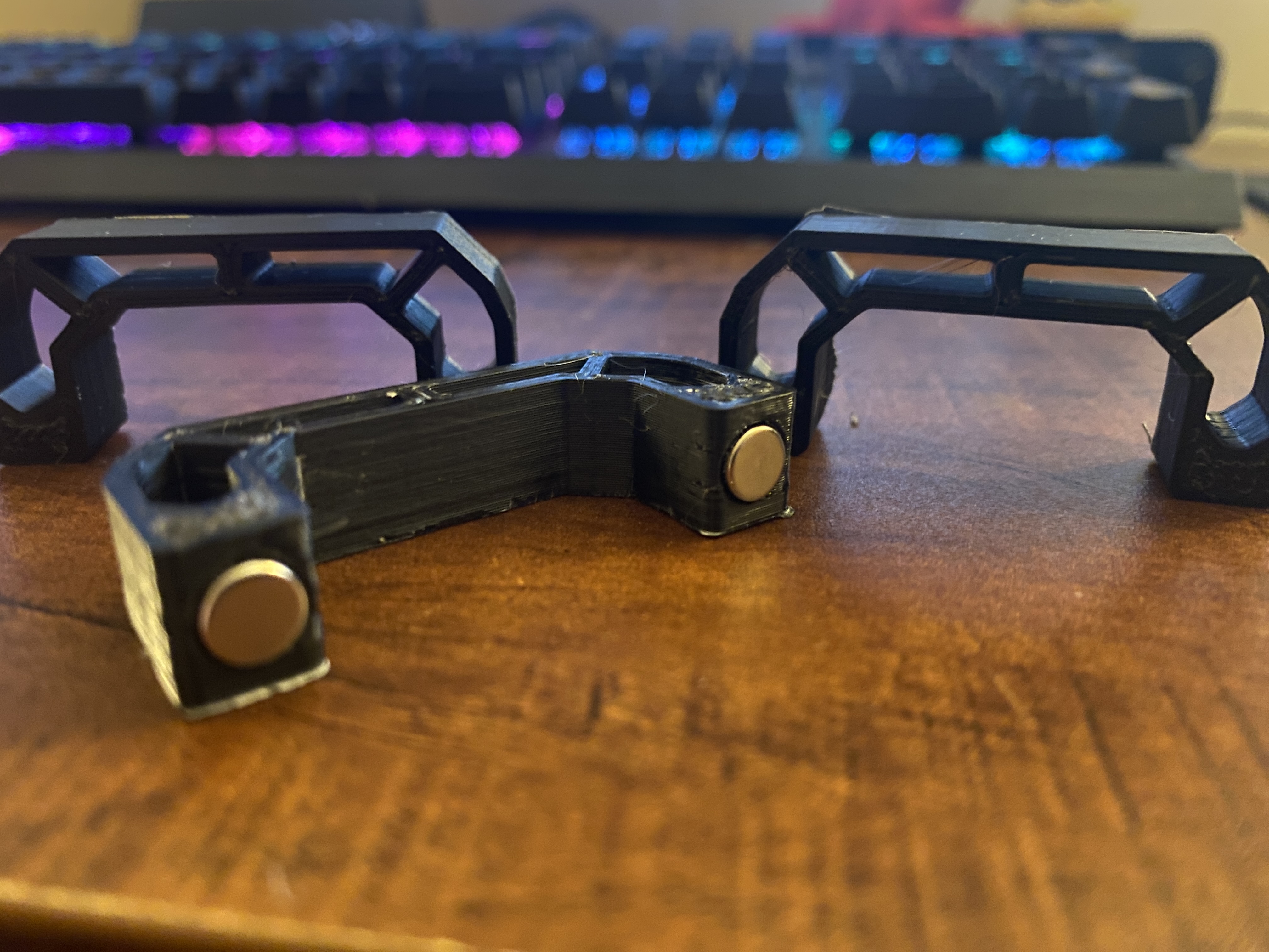 Magnetic Cable Management Clip by themasterofunlocking | Download free ...
