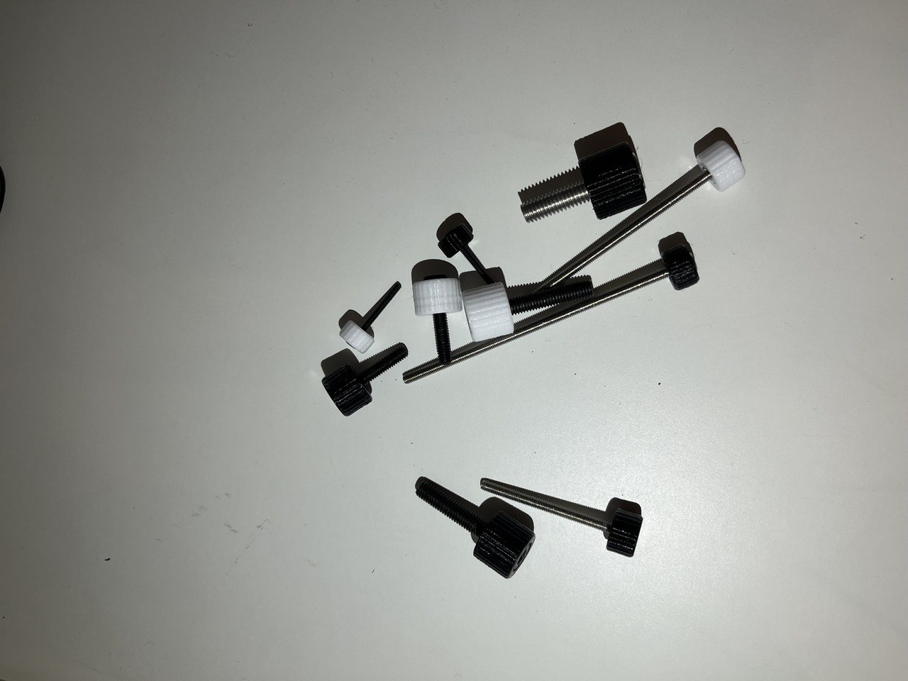 Parametric Thumbscrew by Addi(c)tiveManufacturing | Download free STL ...