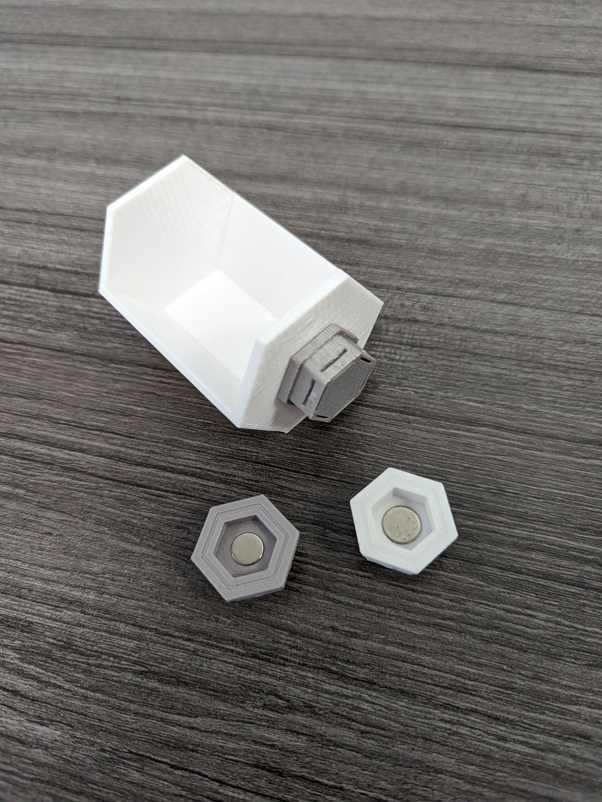 Metal and Magnetic Inserts for Honeycomb Wall von Infinity Labs LLC ...