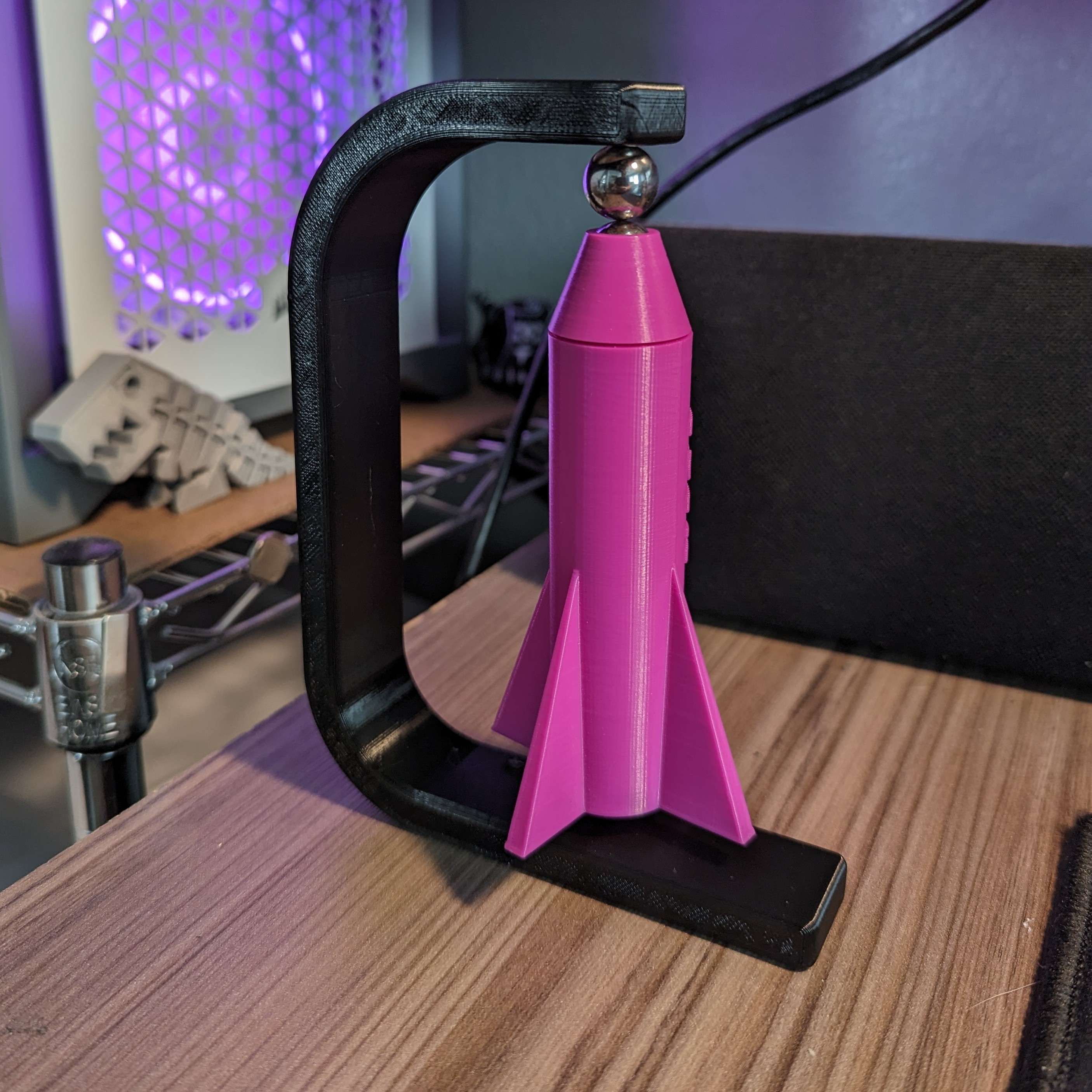 Spinning Rocket Toy by steamtronics | Download free STL model ...