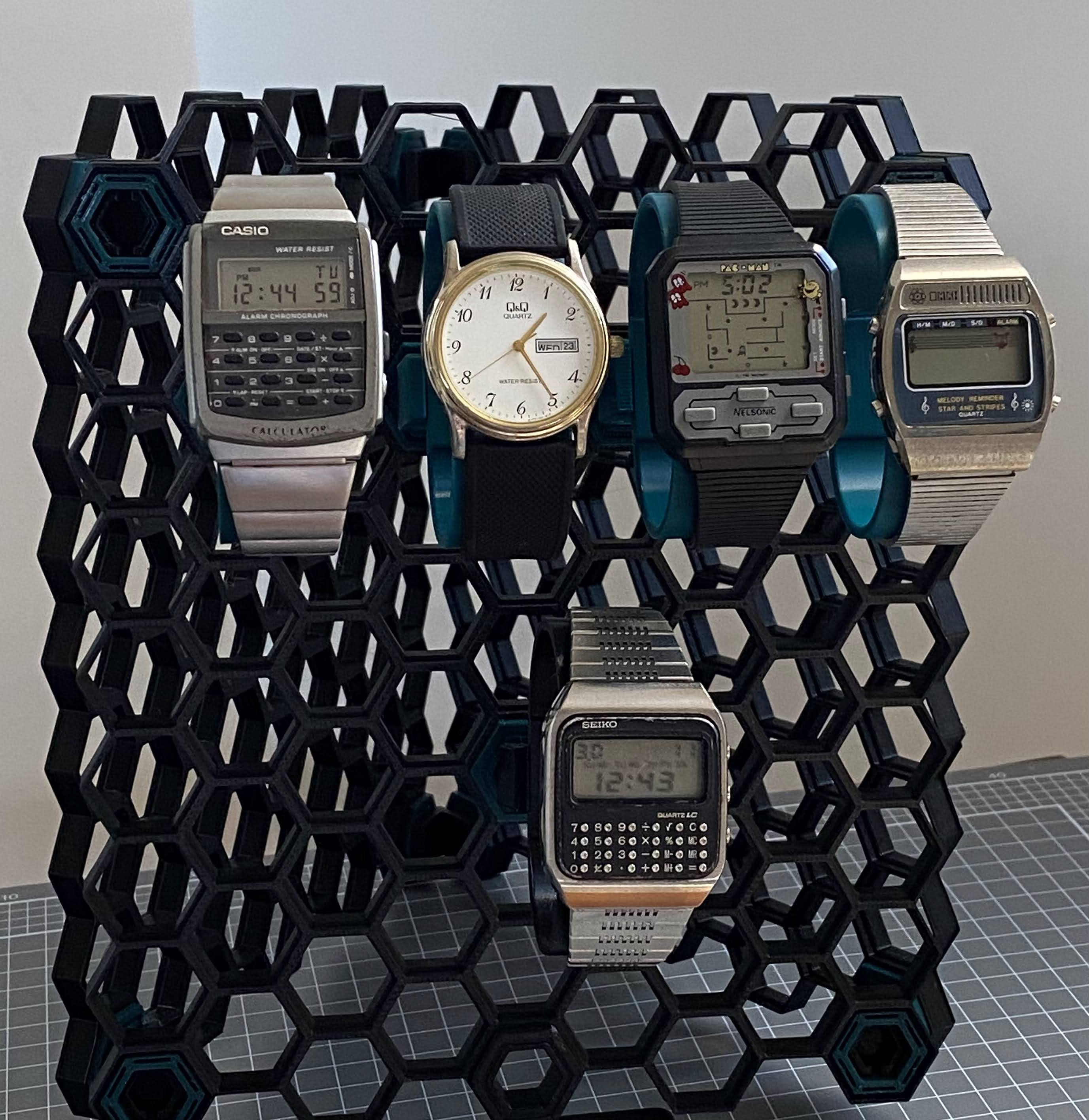 Honeycomb Wall Holder - Watch It! by SquareMesh | Download free STL ...
