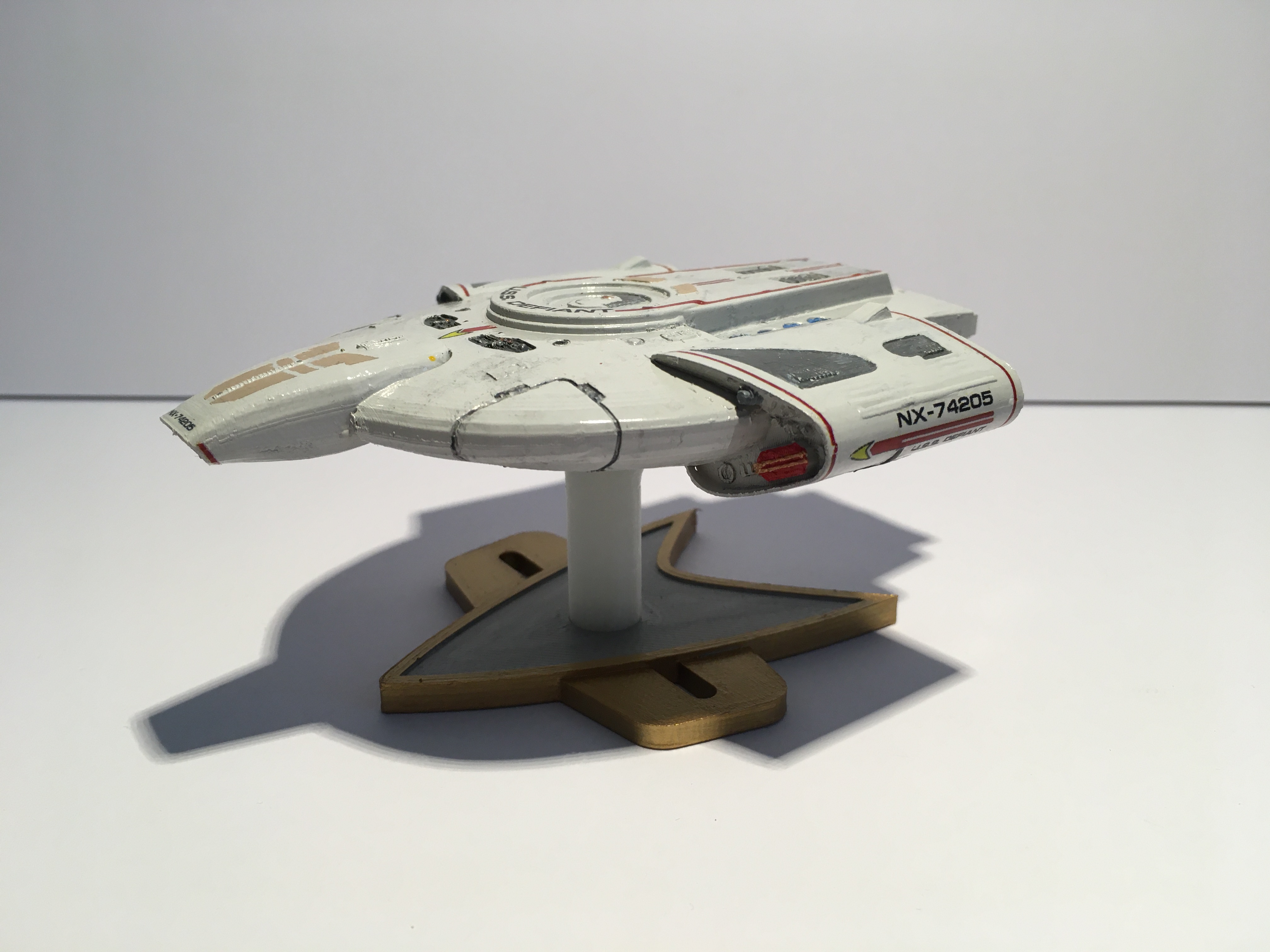 Star Trek USS Defiant display stand by MrTricorder | Download free STL ...