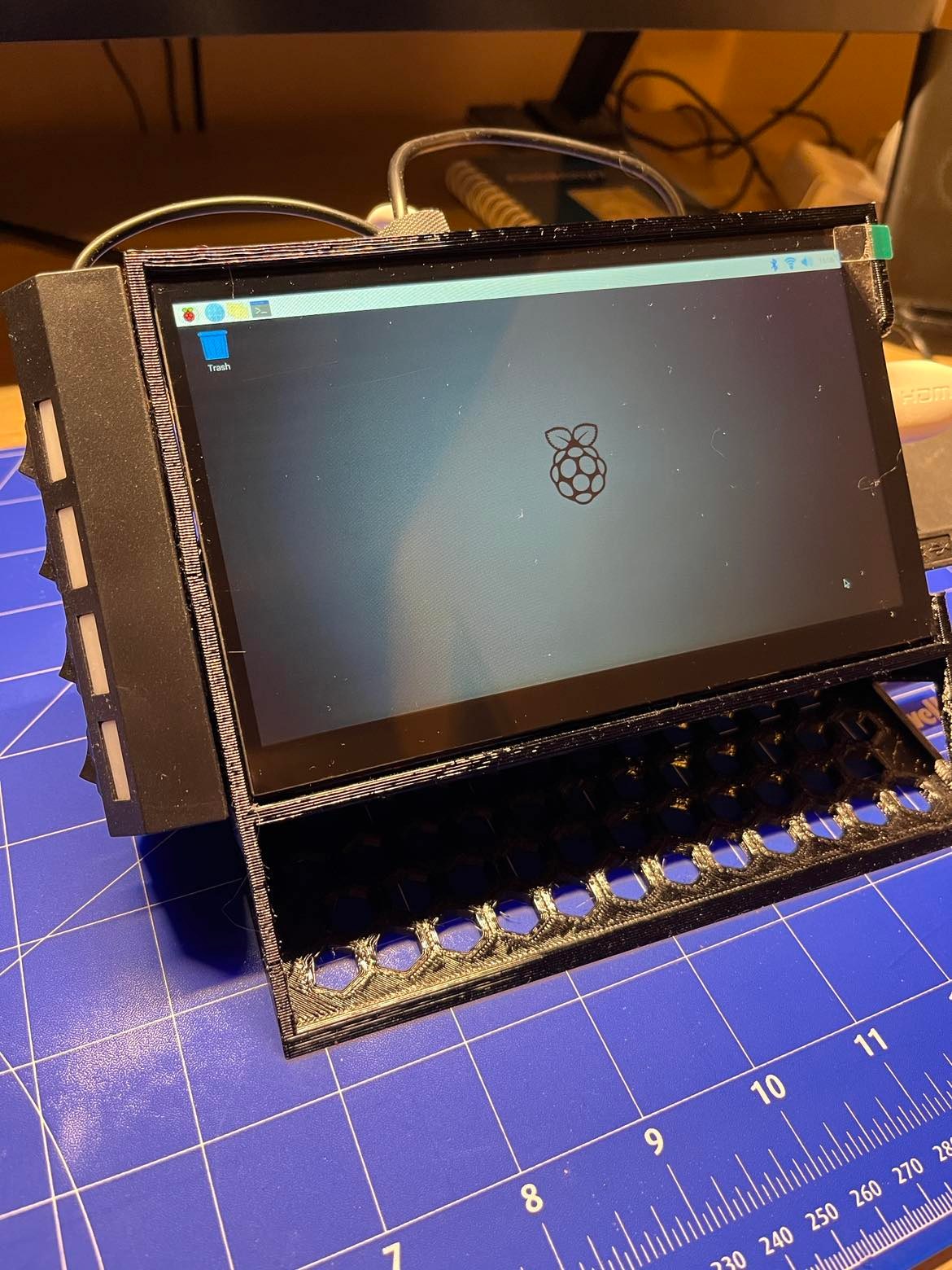 Desktop - raspberry pi4 + display by Easypx | Download free STL model ...