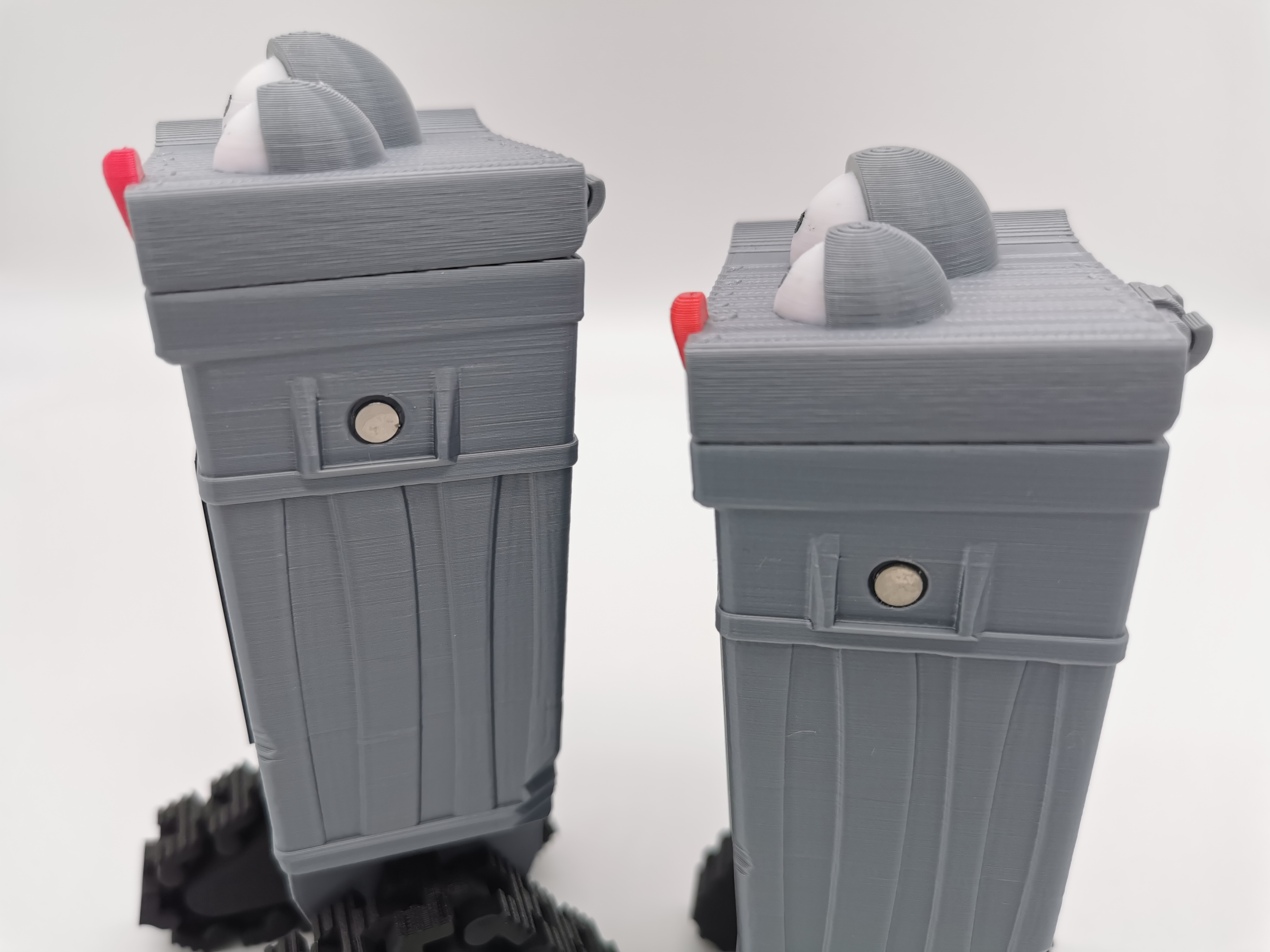 Trash O Bot Carterpillar with magnetic arms by viridisdruck.de ...