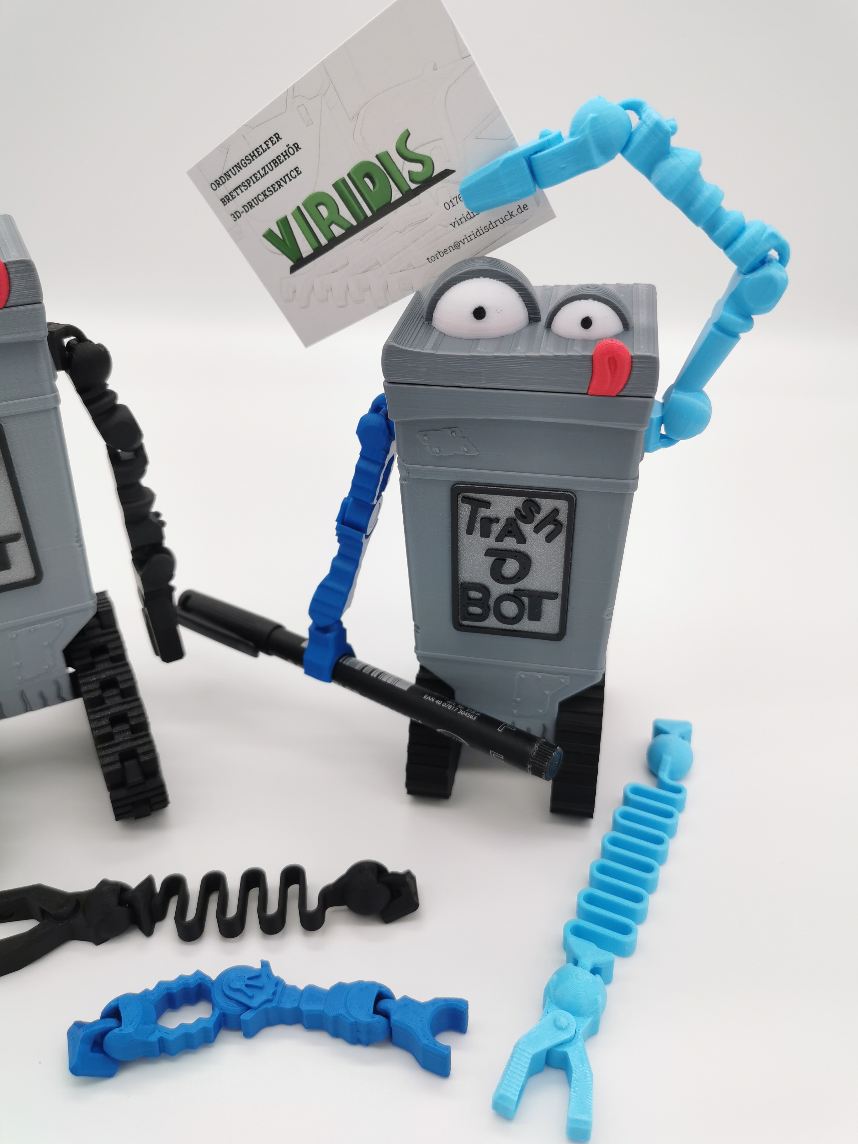 Trash O Bot Carterpillar with magnetic arms by viridisdruck.de ...