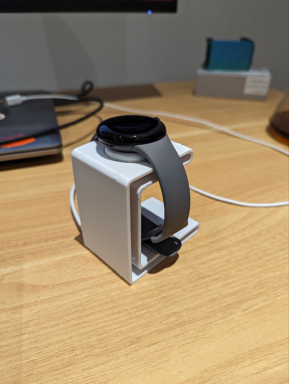Pixel watch hollow stand by Kit's garage | Download free STL model ...