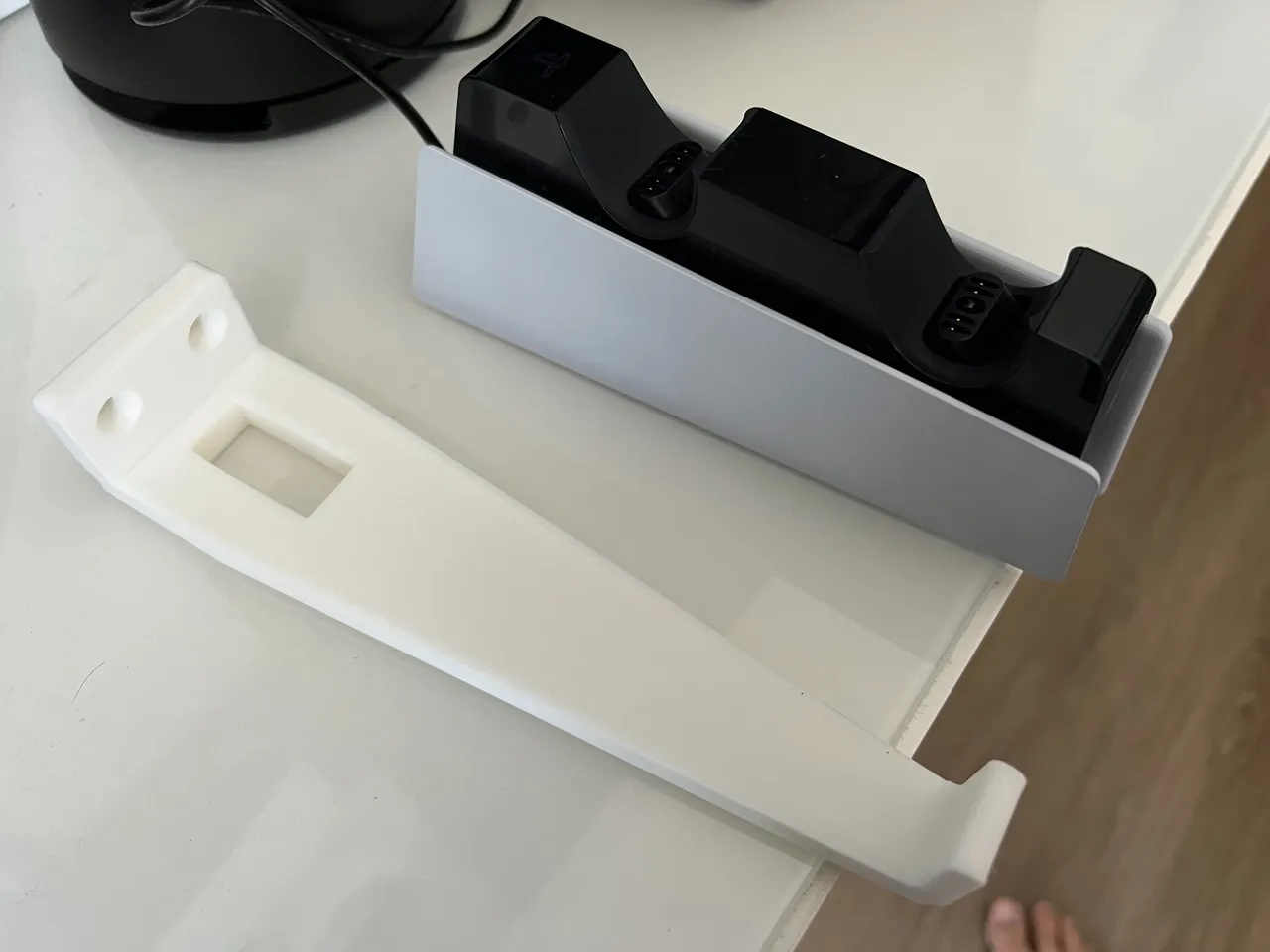 PS5 Dualsense Charging Station Wall Mount V2 by Cher Sim | Download ...