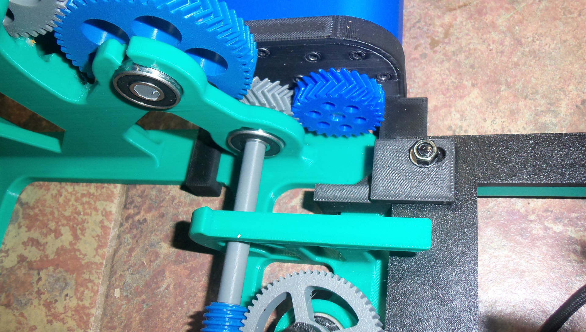 Motor mount for extended frame and connector plate. by Neal Baggett ...