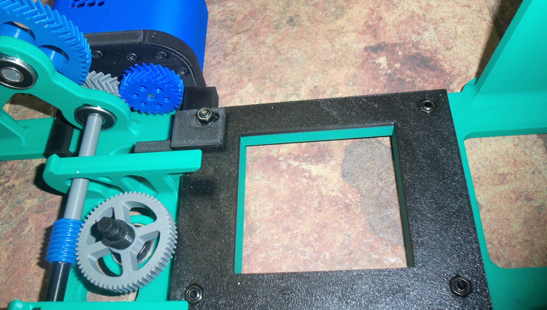 Motor mount for extended frame and connector plate. by Neal Baggett ...