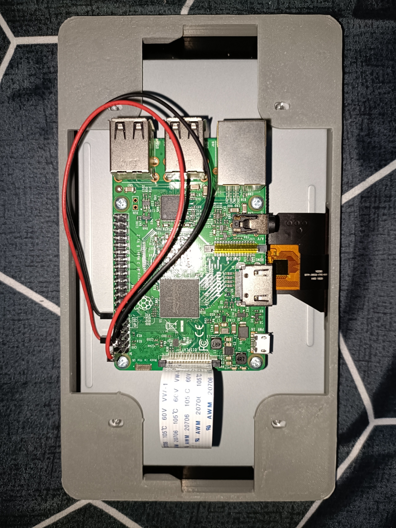 Raspberry Pi 7 Inch Screen Wall Mount - better fit by Zer0s | Download ...