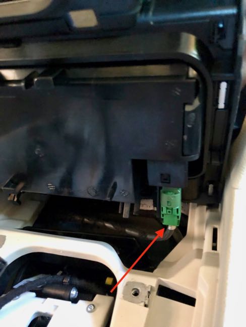 VW Volkswagen Passat B8 phone tray with rotated USB port by Jones ...