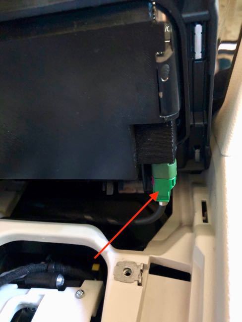 VW Volkswagen Passat B8 phone tray with rotated USB port by Jones ...
