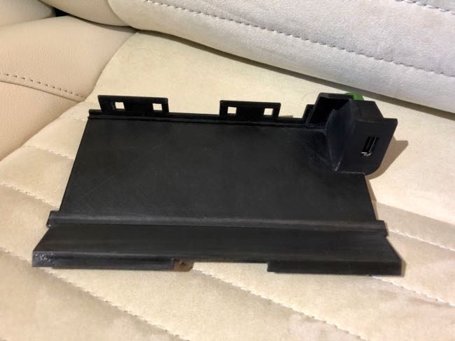 VW Volkswagen Passat B8 phone tray with rotated USB port by Jones ...