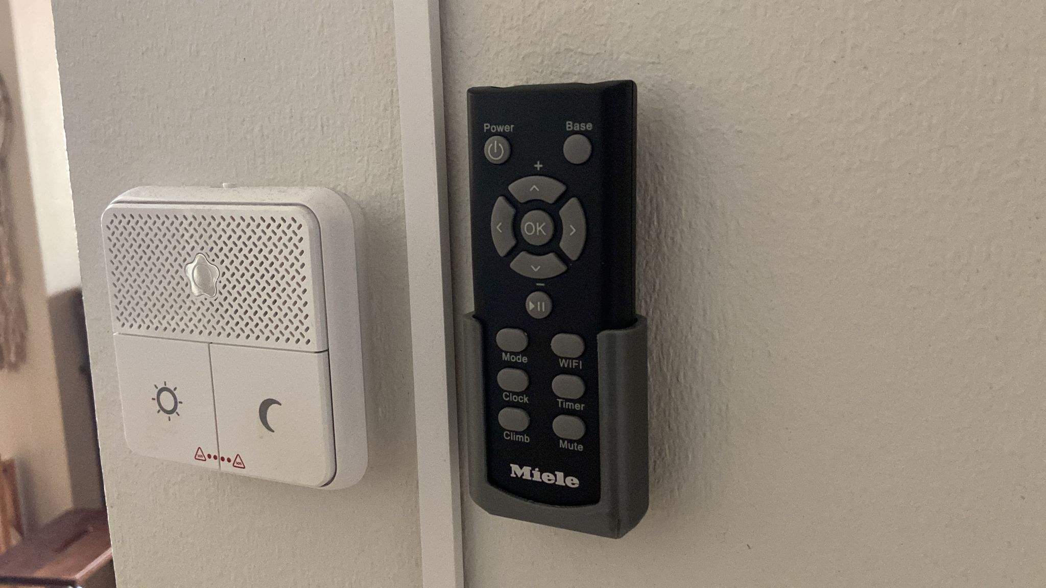 Miele Scout RX3 remote wall stand / holder by Ildis | Download free STL ...