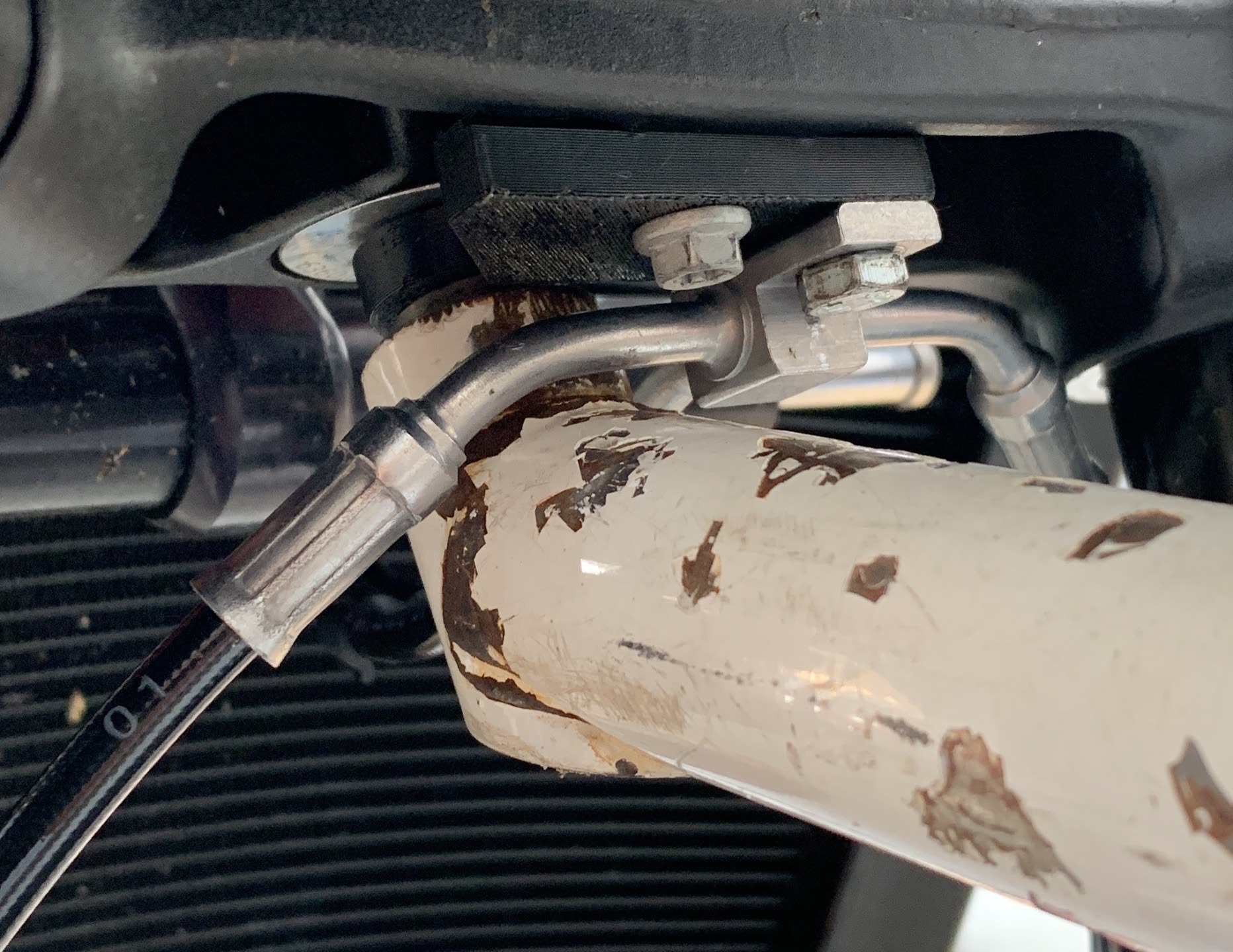 KTM Duke 890R front brake line relocation bracket by Theiglu | Download ...