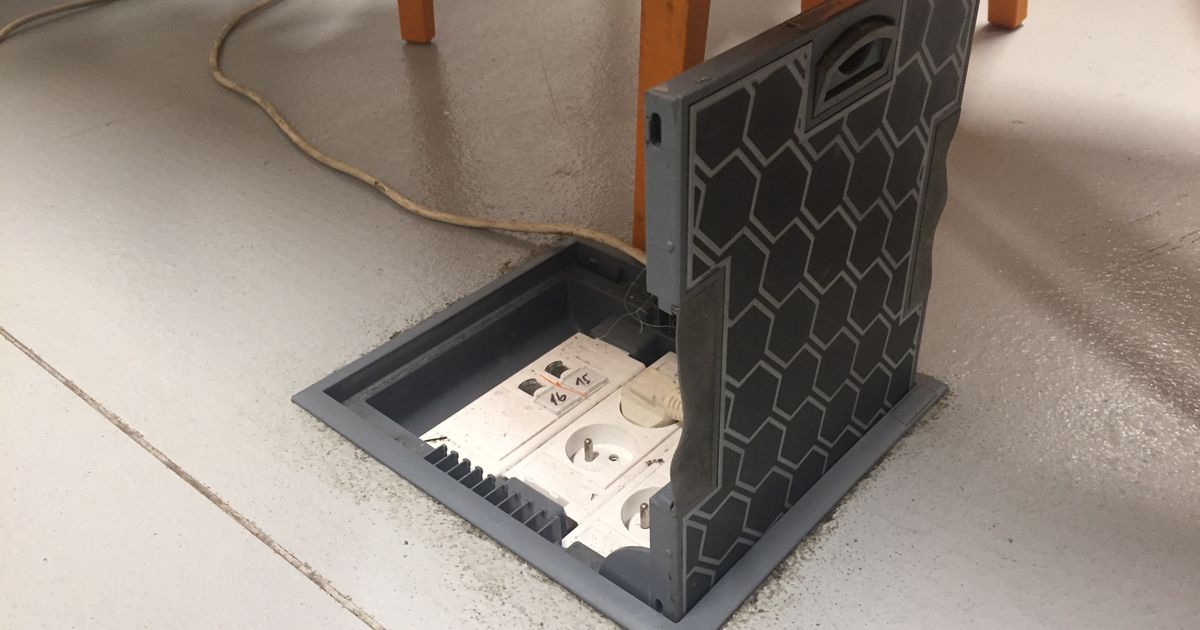 Floor socket box tile by Dominik Císař | Download free STL model ...