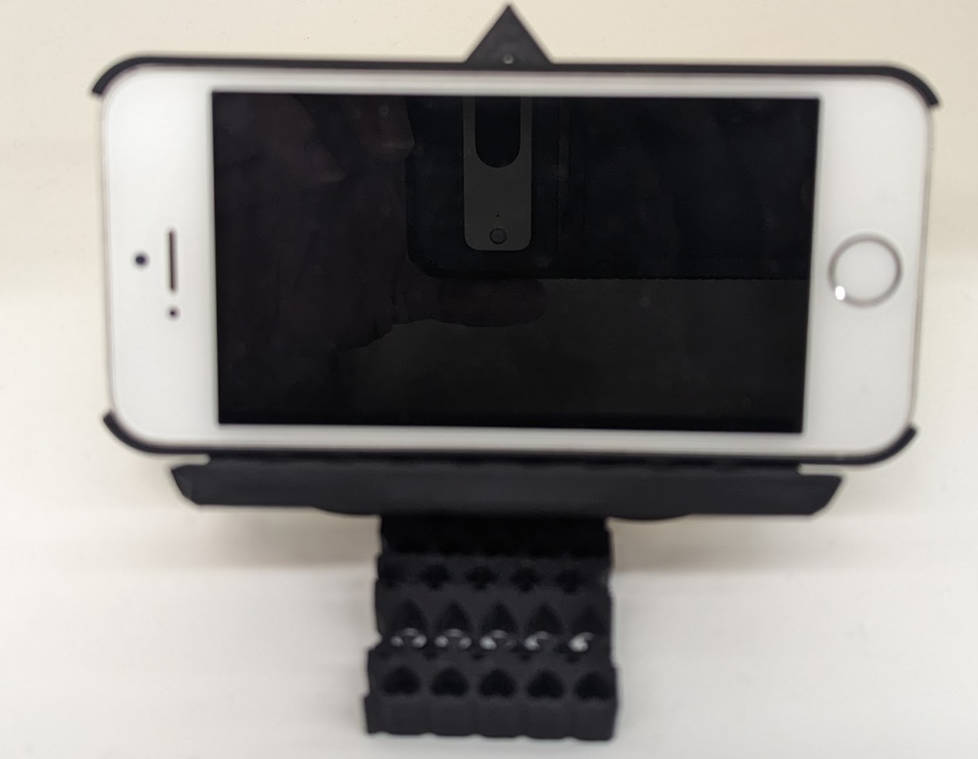 Poker Themed Phone Holder by Ecobra | Download free STL model ...