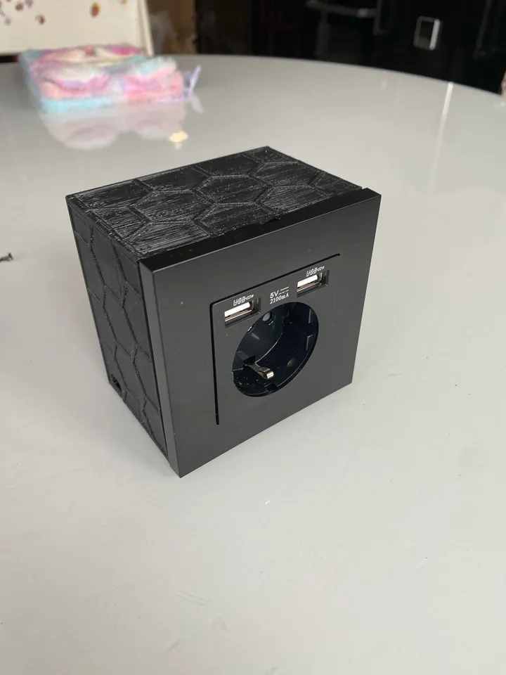 86x86 box for a chinese outlet/switch (Honeycomb wall) by TuXaMaT ...