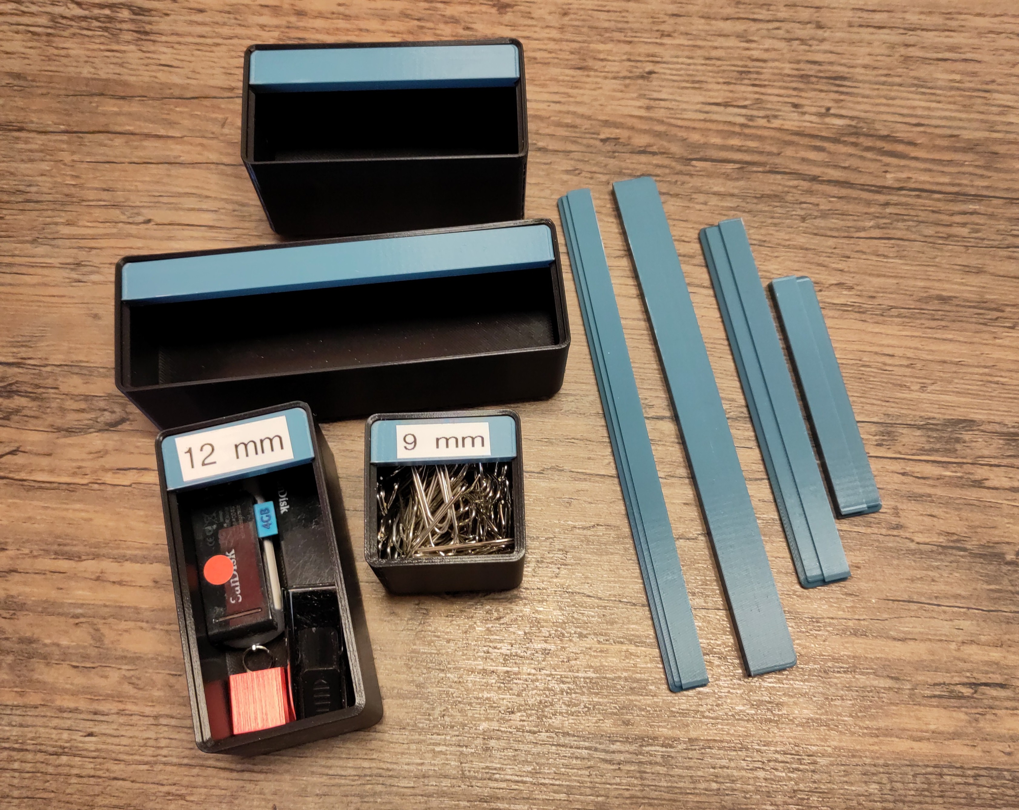 Gridfinity removable label lid (1-4 bin-wide, for 9+12mm labels) by LittleJoeMuc | Download free ...