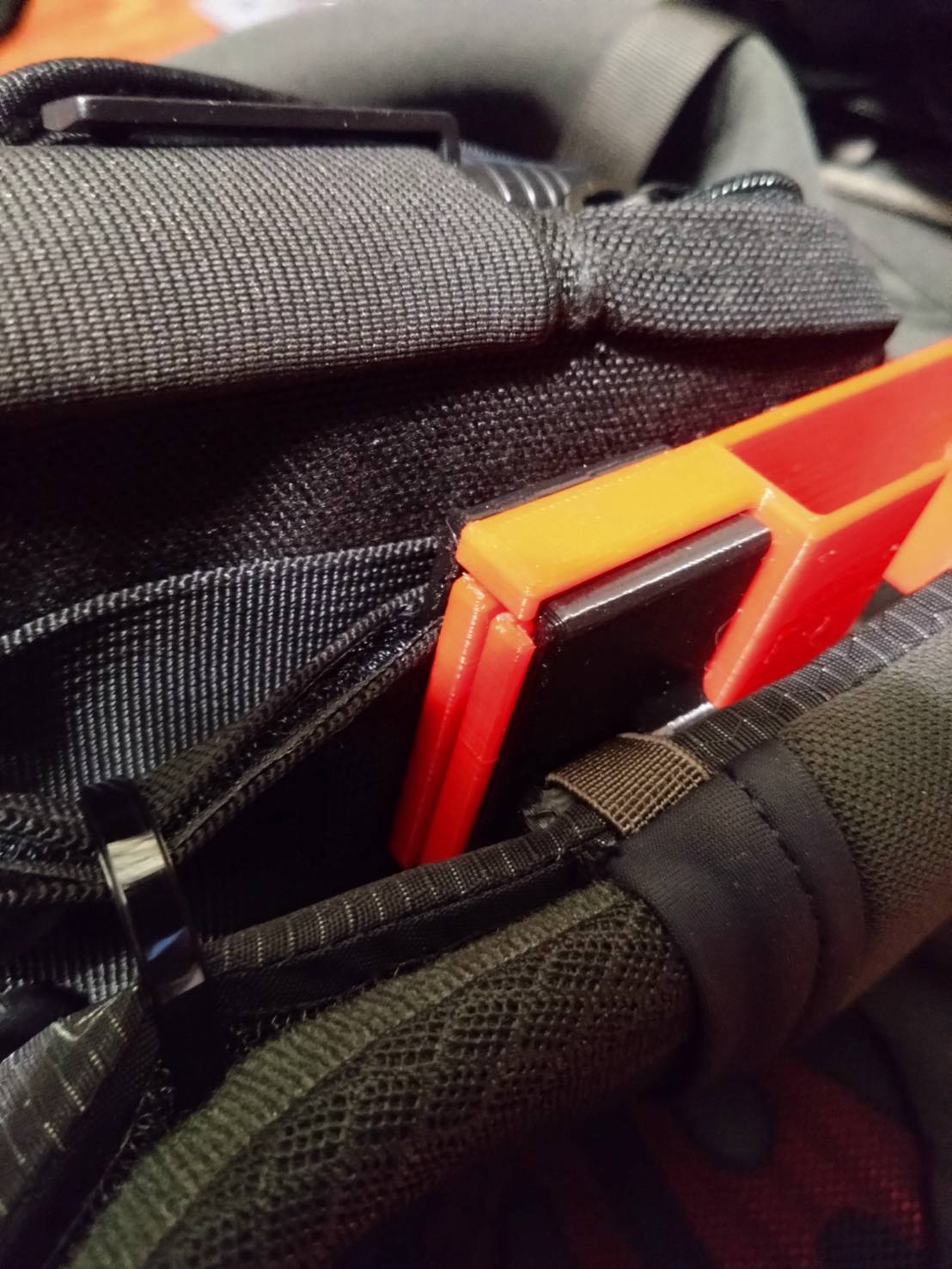 Pouch bag adaptor to backpack strap loop by Archer | Download free STL ...