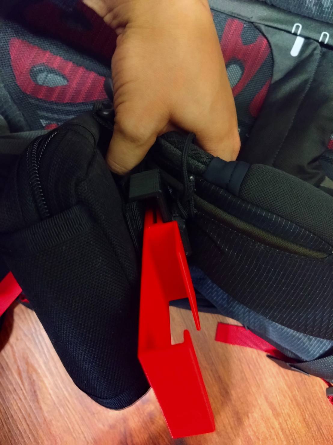 Pouch bag adaptor to backpack strap loop by Archer | Download free STL ...