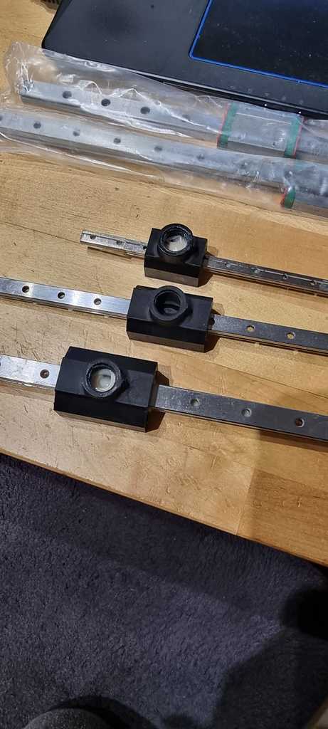 Greasing Tool for Linear Rail Bearings by MMartynJ | Download free STL ...