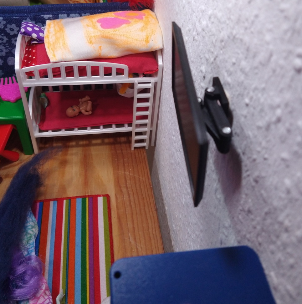 Wall mounted TV for barbie (or other dolls) by Heiko | Download free ...