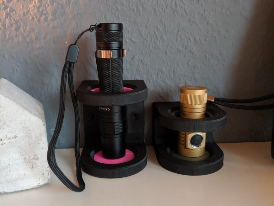 Flashlight Stand / Holder / Wallmount by Tiwo_3d | Download free STL ...