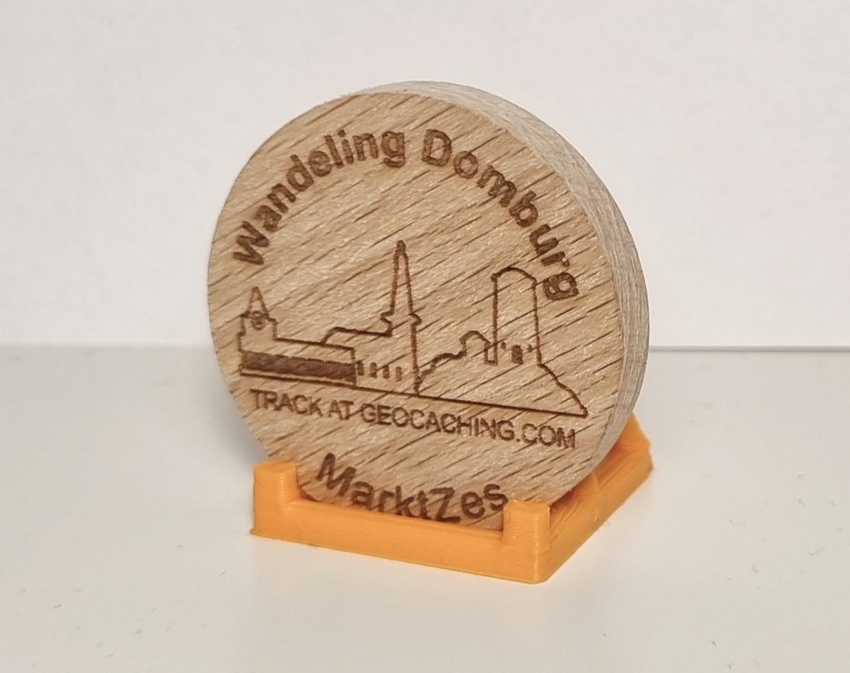 Geocaching Woodie Stand mini (Geocoin) by THop3D | Download free STL ...