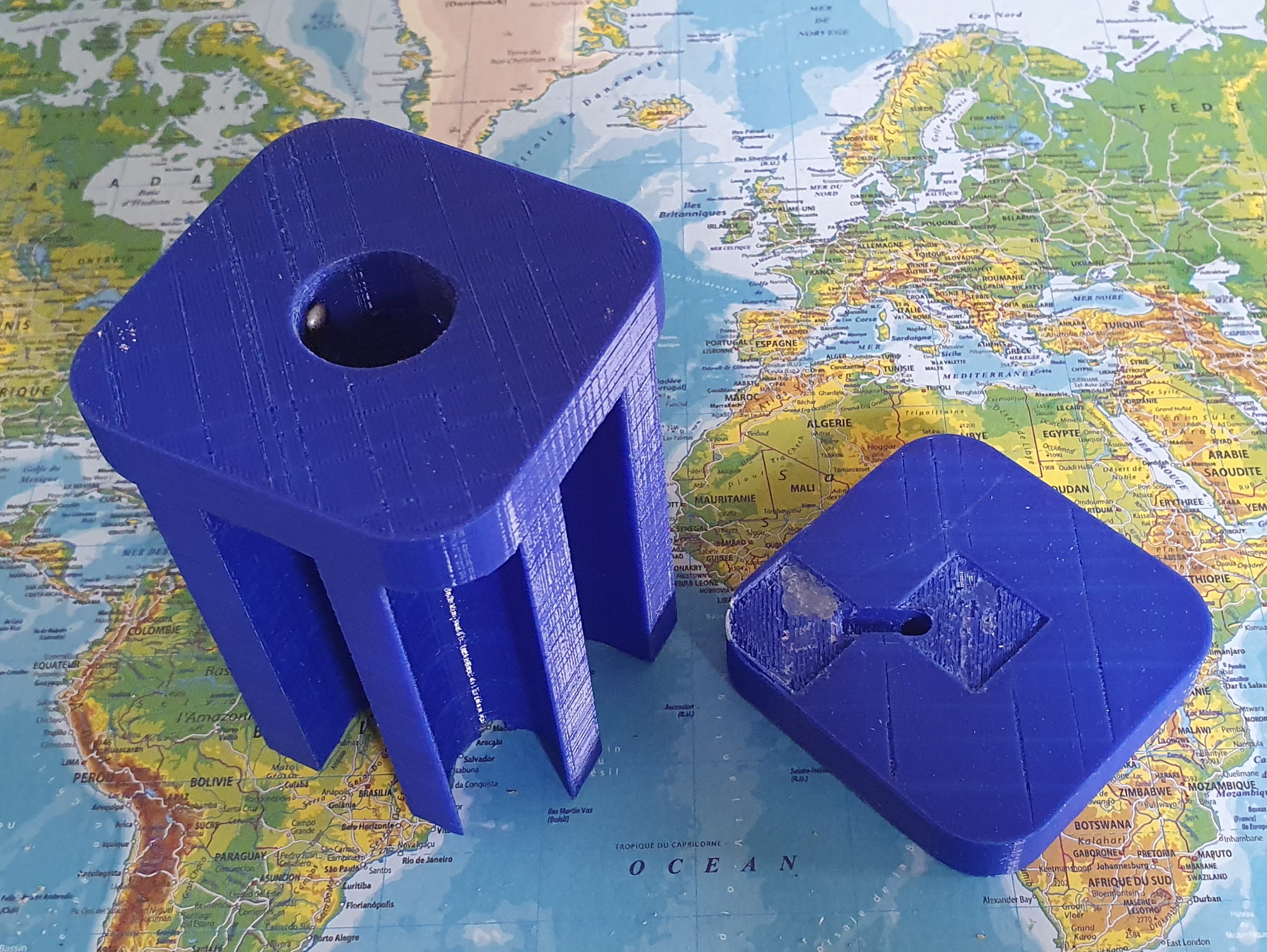 18650 Lantern Battery Adapter Split Version by Zechimaera | Download ...