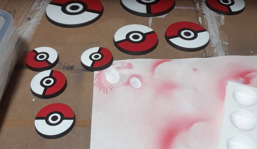 Pokemon / Pokeball Minitaure Base With Stencil von Sascha Uncia ...