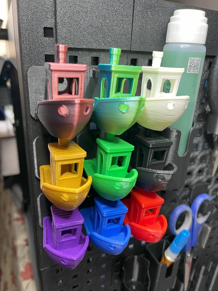 Benchy Bambu Lab P1P with Pegboard Stand by Julio | Download free STL ...