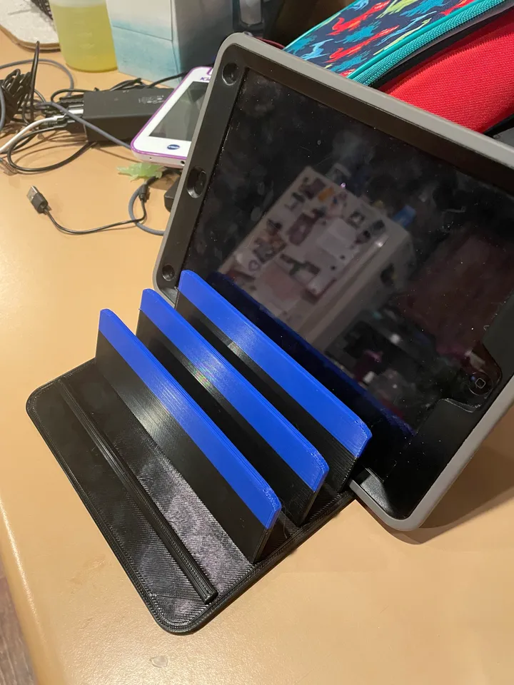 Multiple iPads Stand/charging station by ServerGuy2008 | Download free ...