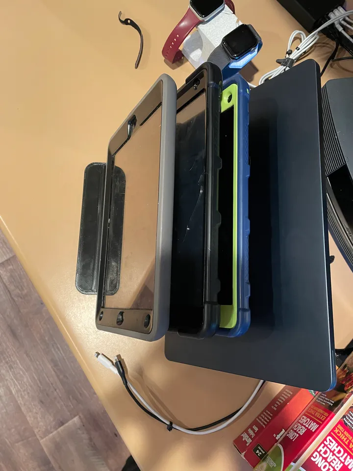 Multiple iPads Stand/charging station by ServerGuy2008 | Download free ...