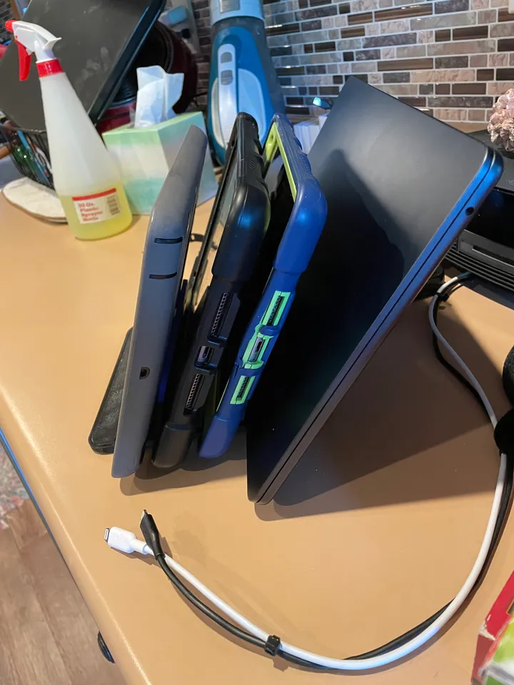 Multiple iPads Stand/charging station by ServerGuy2008 | Download free ...