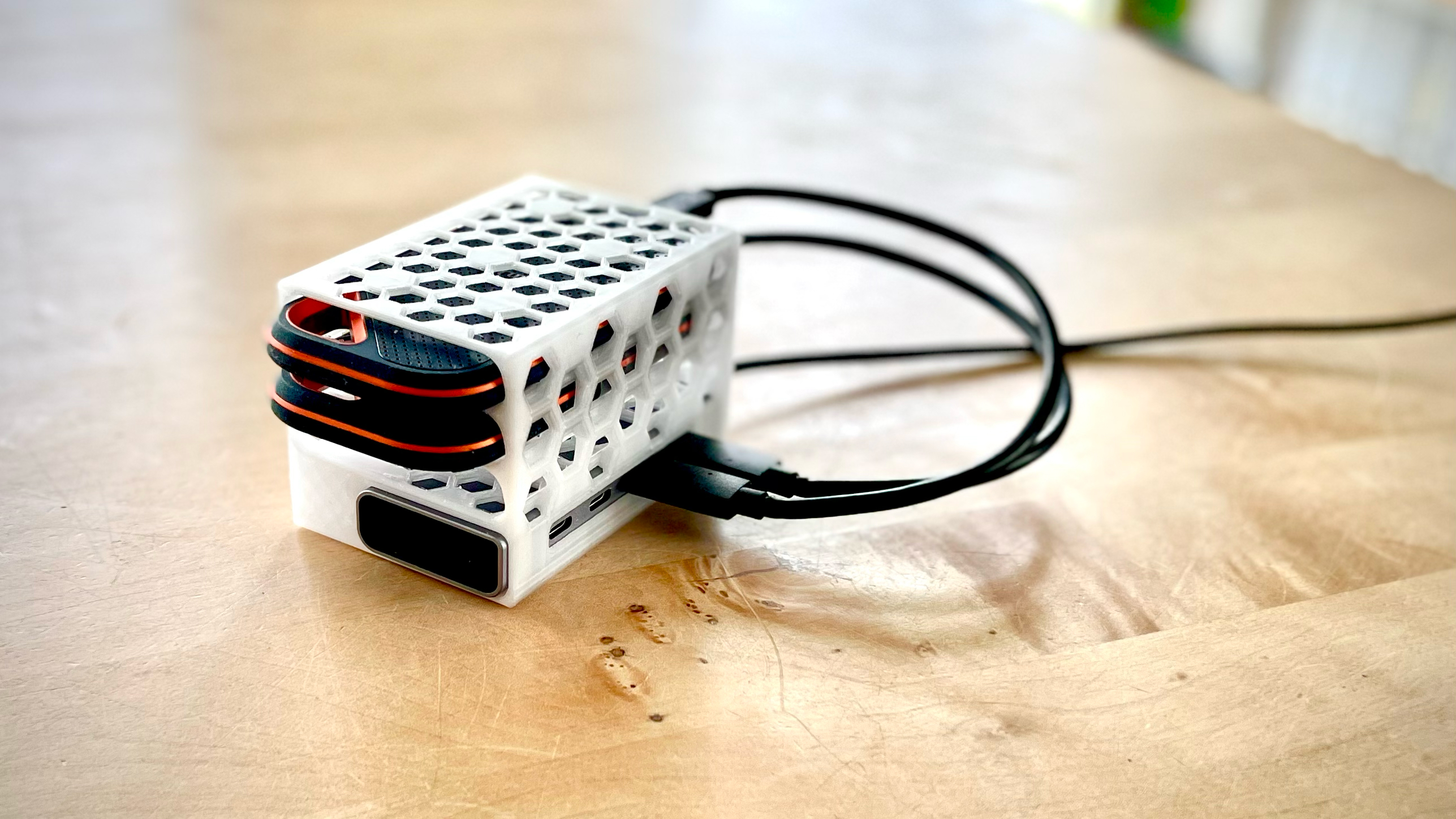 USB-C Hub mit SanDisk Extrem-Platten-Hub by USpaeker | Download free ...