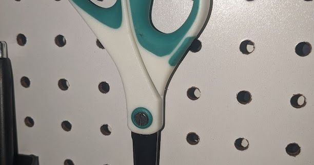 Pegboard Scissors Holder by Illiterate Chicken | Download free STL model | Printables.com