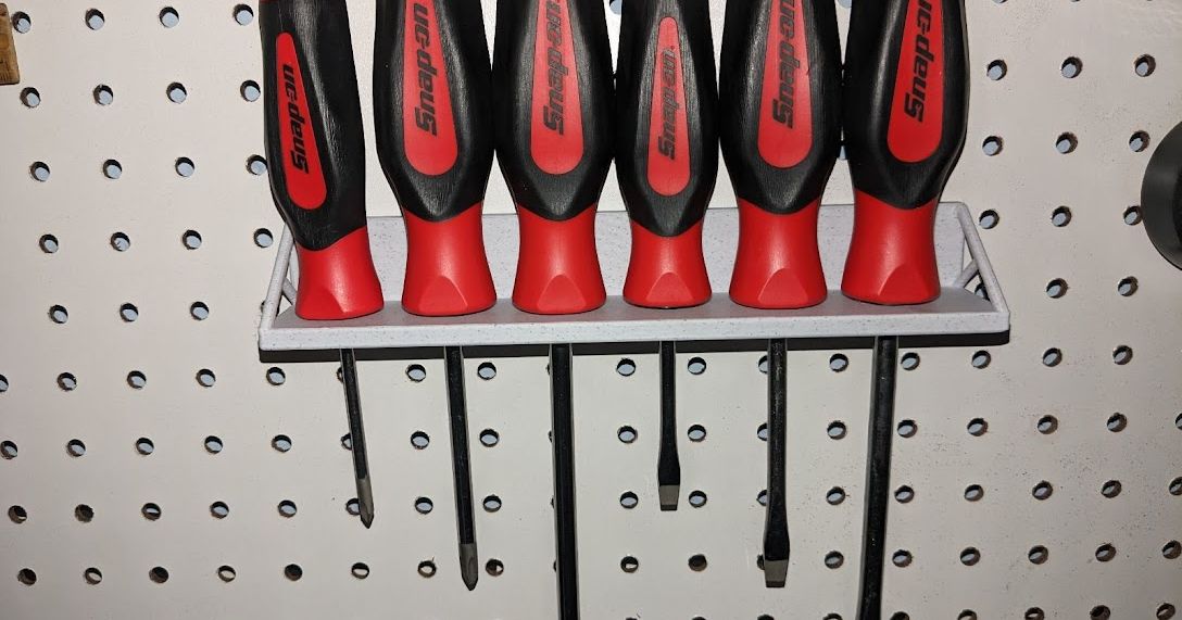 Pegboard Snap-On Screwdriver Holder by Illiterate Chicken | Download free STL model | Printables.com